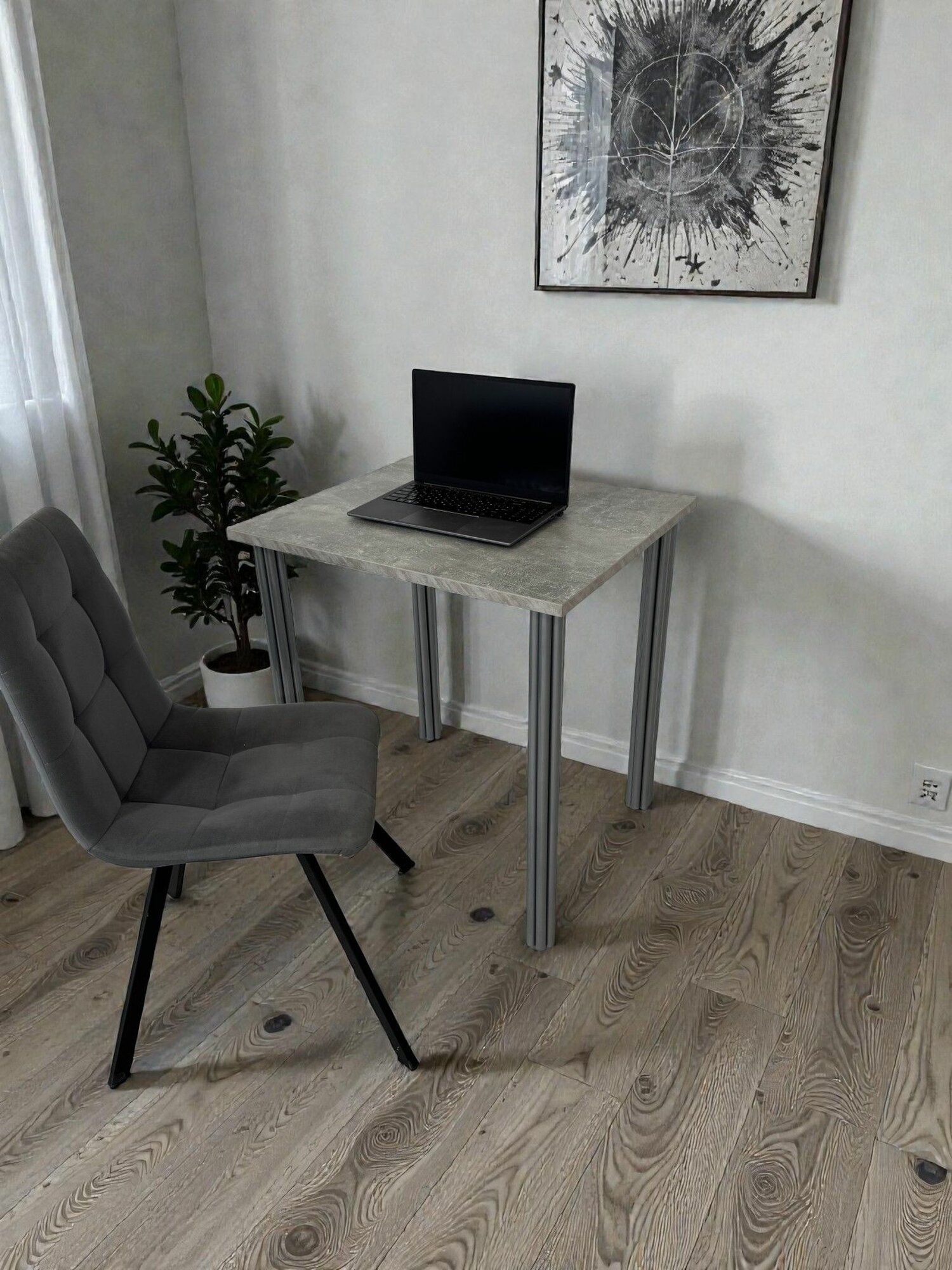 Стол дизайнерский письменный/ цвет Бетон Светлый, 70*60 см. Ножки серый хром.