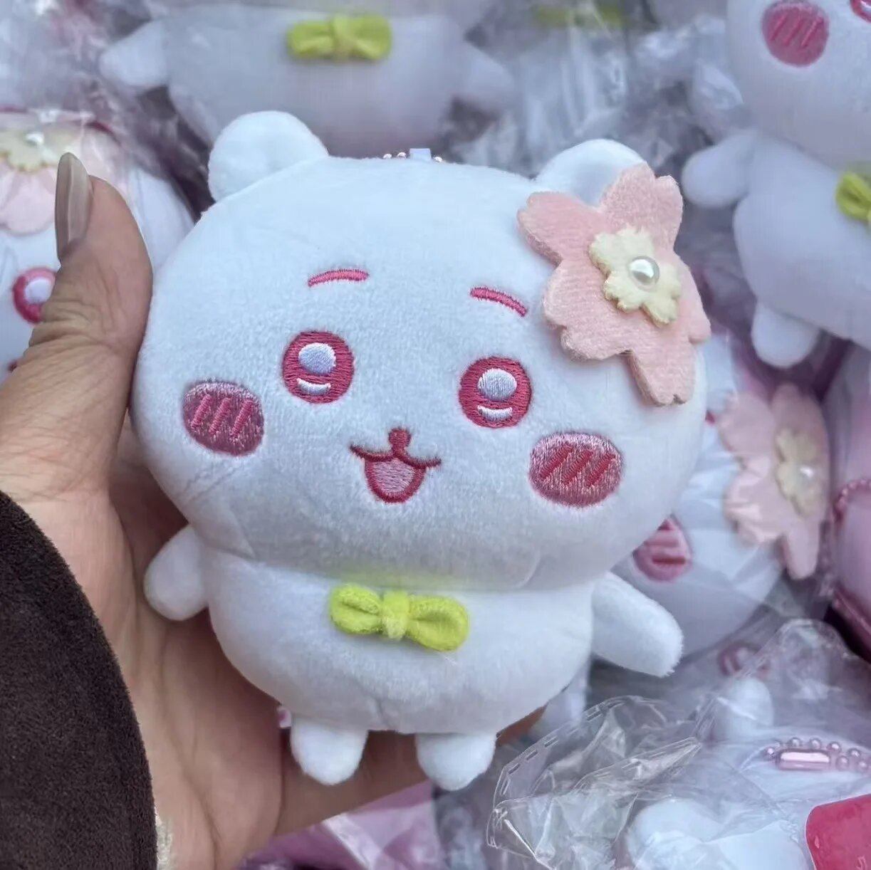 Плюшевый брелок Bandai Sakura Chiikawas Hachiware розовый 10 см
