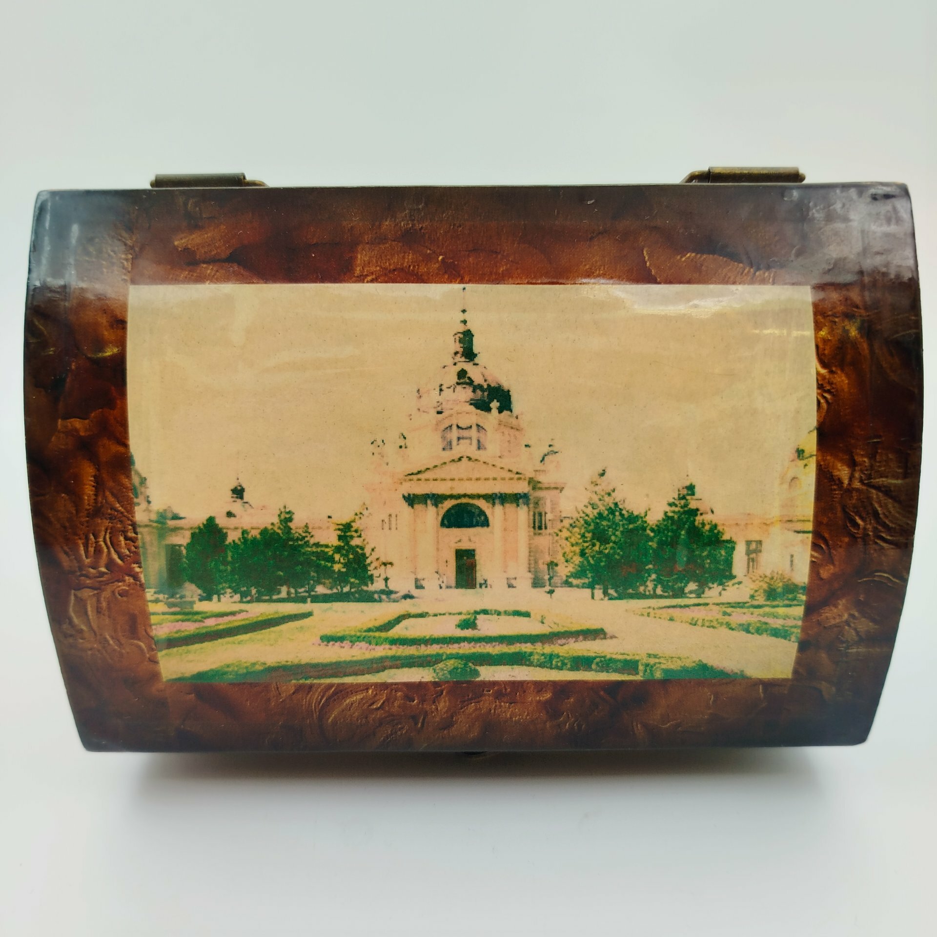 Шкатулка, декорированная изображением архитектурного ансамбля, дерево, бумага