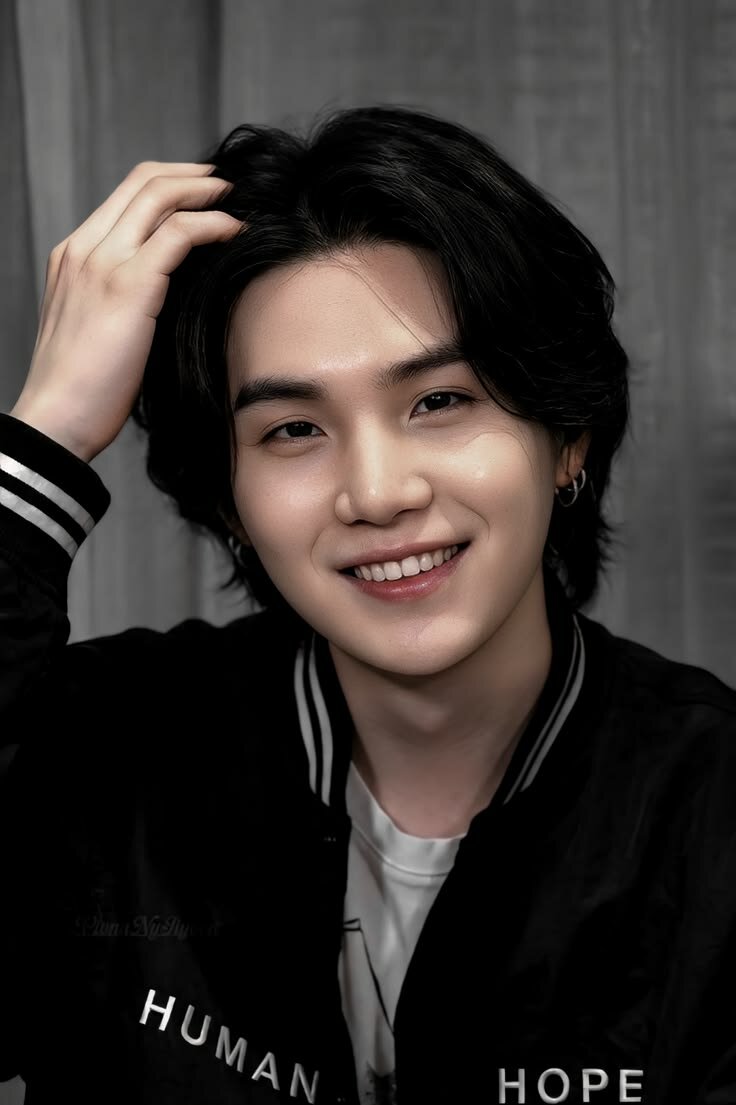 Алмазная живопись "Участник южнокорейской айдол-группы BTS, SUGA (Мин Юнги)", 5D, круглая, 40x50 см. Производитель: Brose Art.