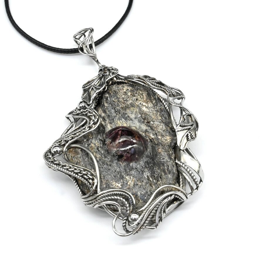 Подвеска, гранат