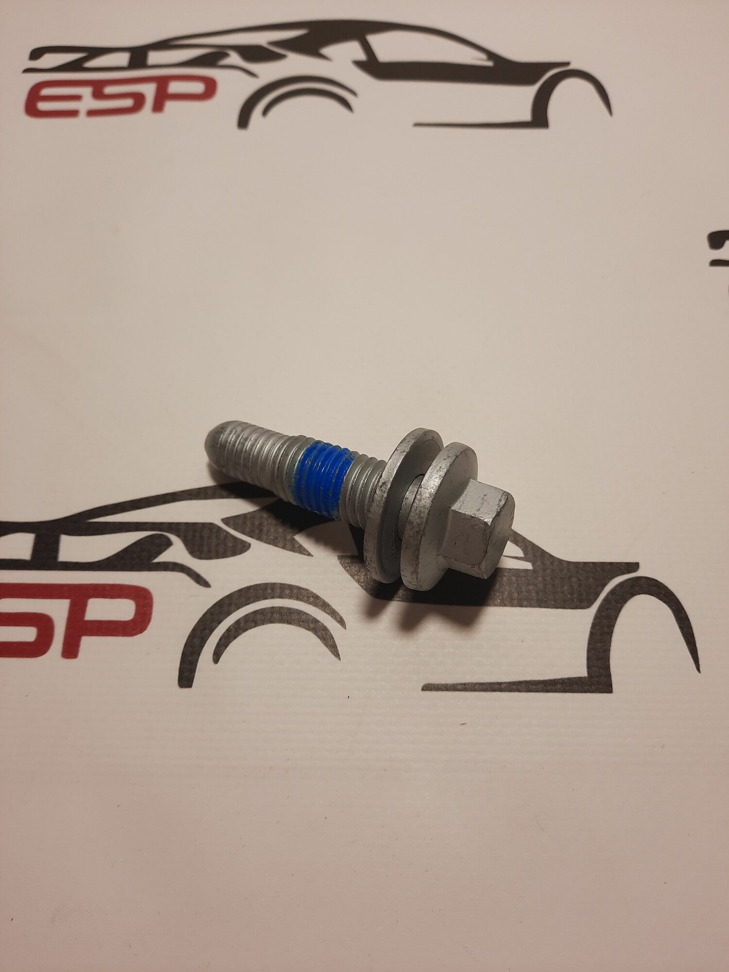 Болт сайлентблока заднего рычага FORD