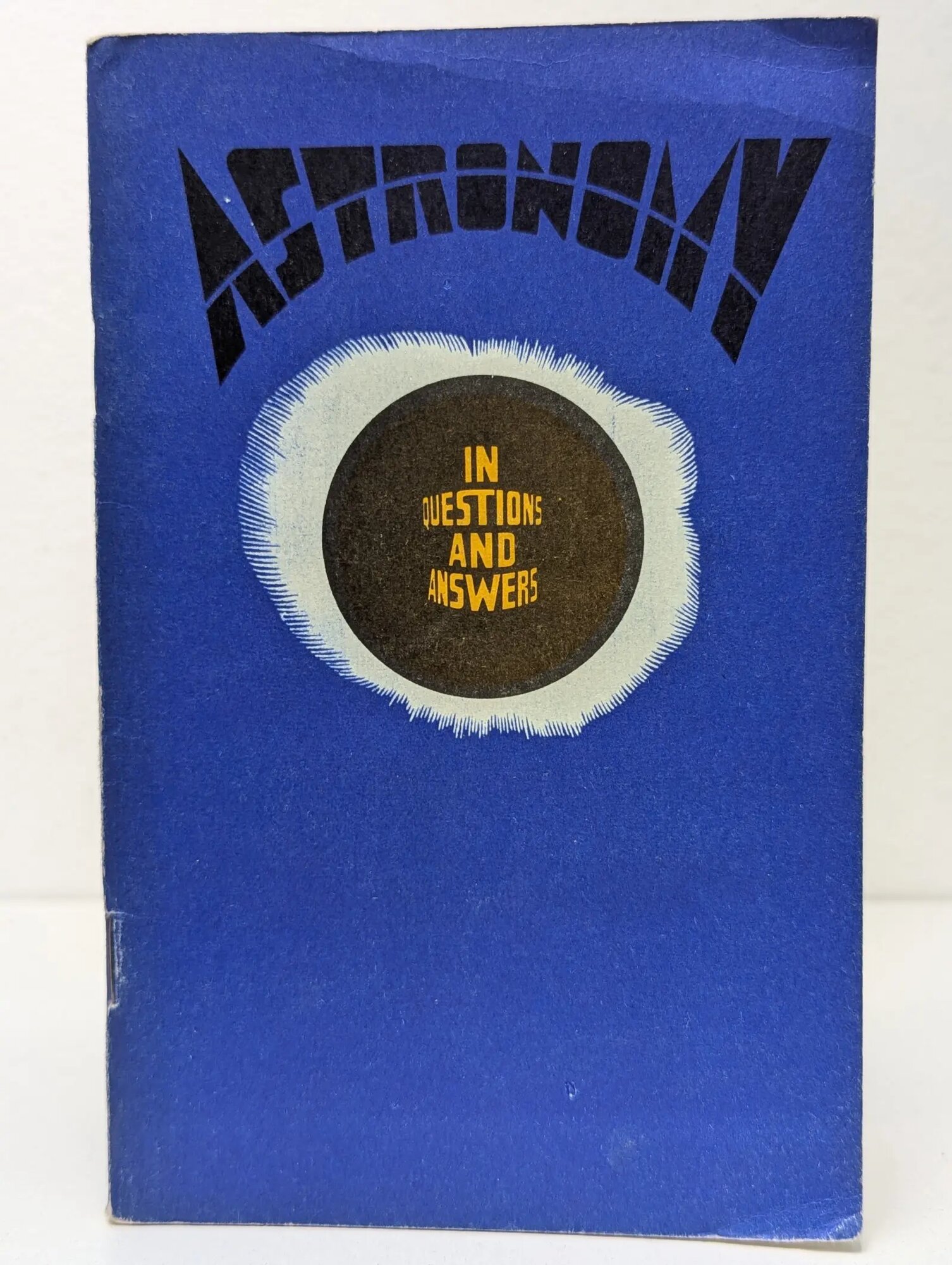 Астрономия в вопросах и ответах (по Дж. Пикерингу). Книга для чтения. 10 класс Пикеринг Джон, Миненкова В. А. 1982