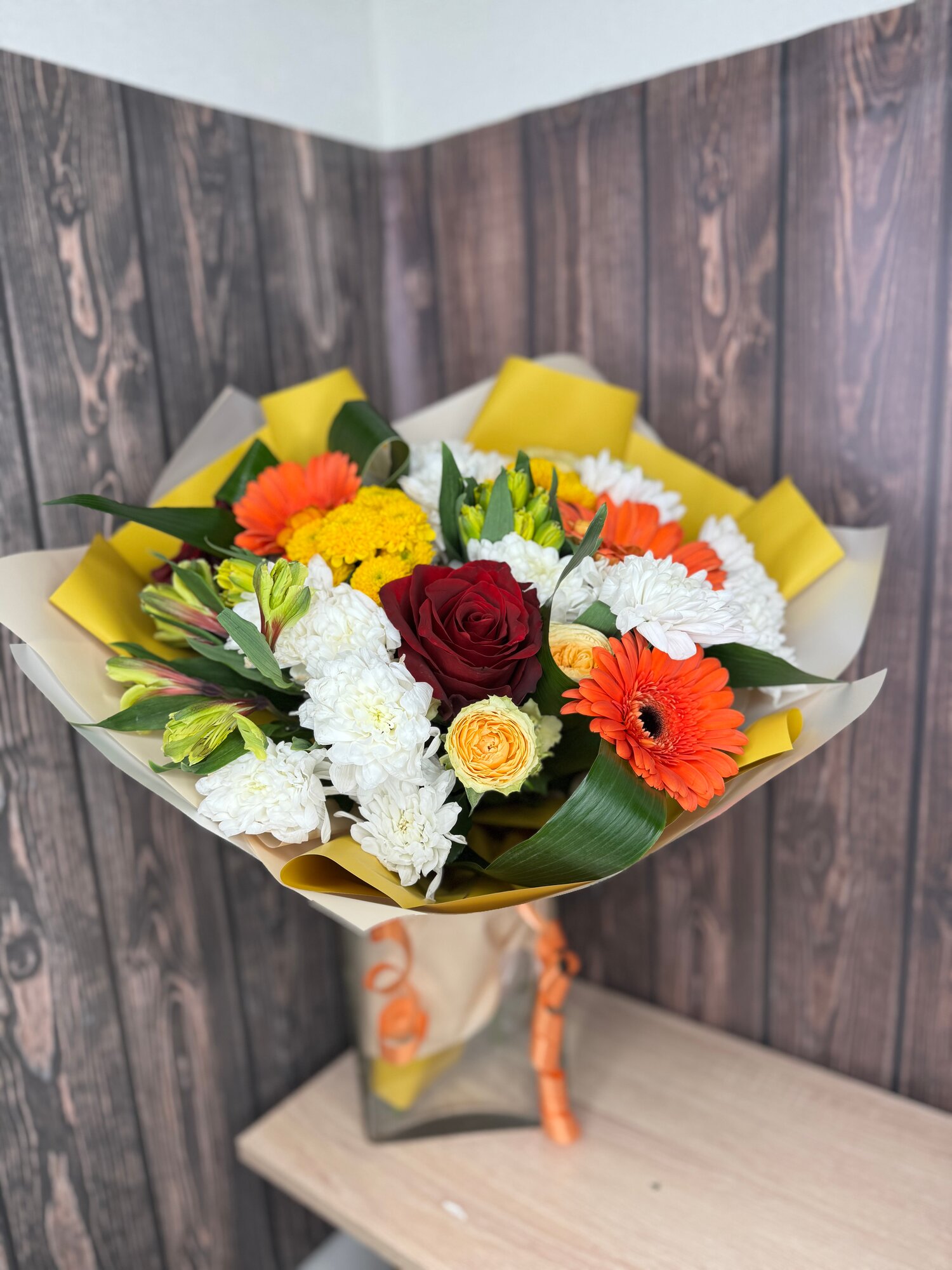 Букет "Для мамы и бабушки", альстромерии, герберы, розы, хризантемы, хризантемы сантини