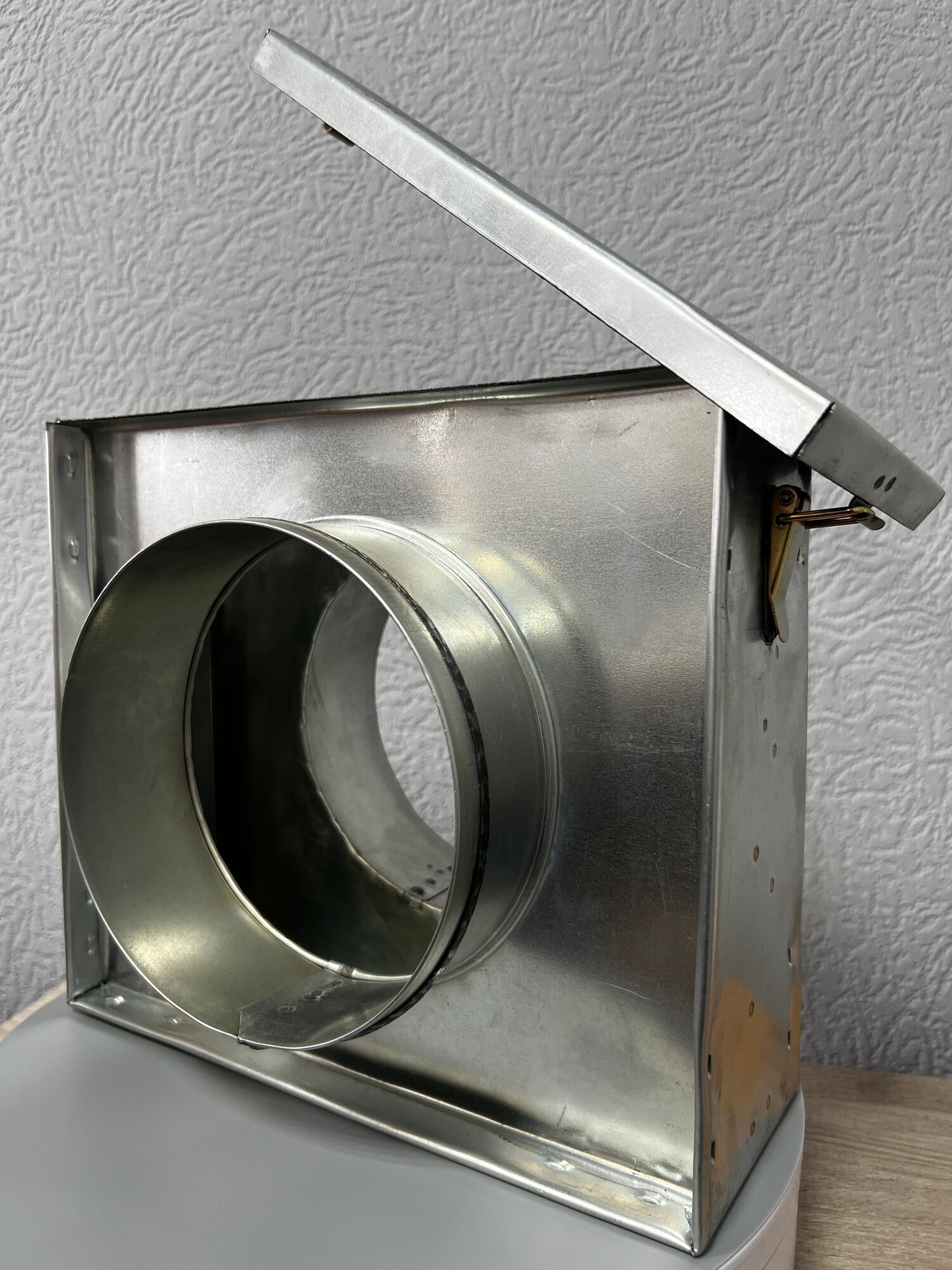 Фильтр-бокс узкий (корпус) внутренний диаметр 200 мм с одной направляющей 30 мм для одного фильтра. Фильтры приобретаются отдельно.