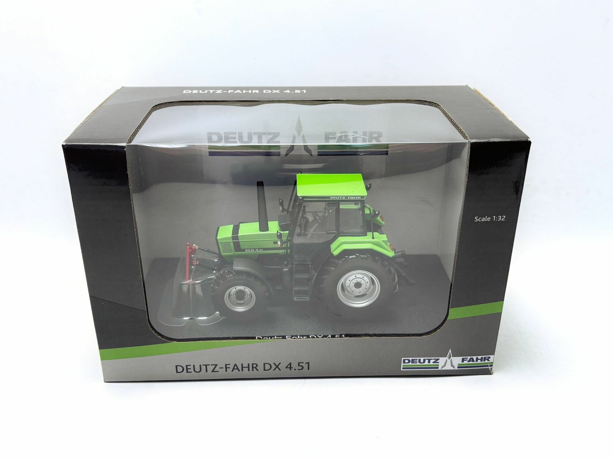 UH Deutz Fahr 1/32 DX 4.51 Модель сельскохозяйственного трактора из сплава