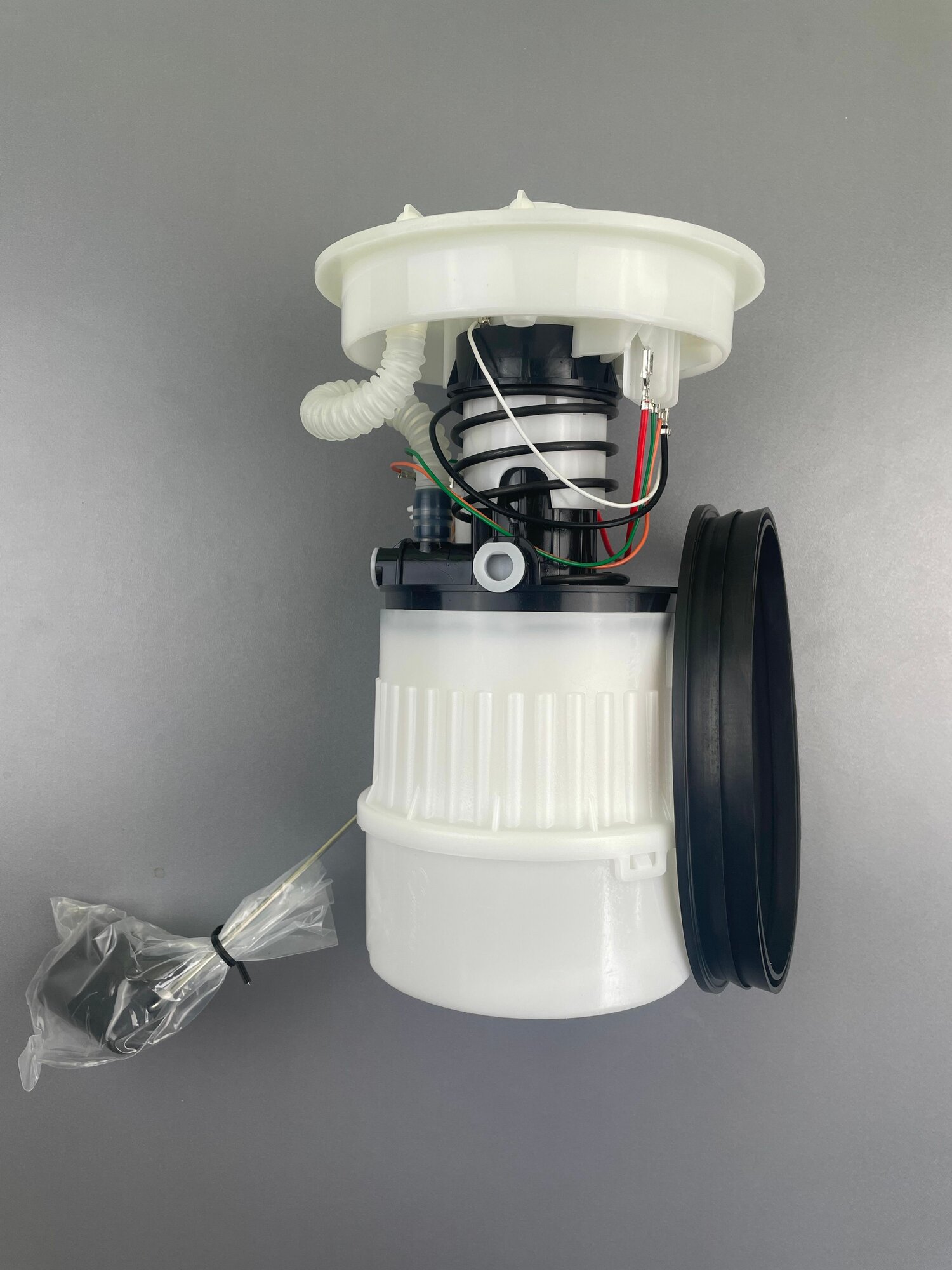 Насос топливный в сборе Volvo C30/S40/V50 с двс. 1.6/1.8/2.0 04-13 ан. 31305129, 30681682