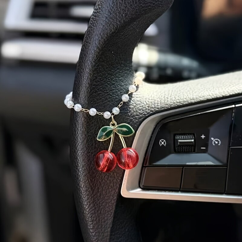 Подвеска в автомобиль с мотивом красной вишни из бусин