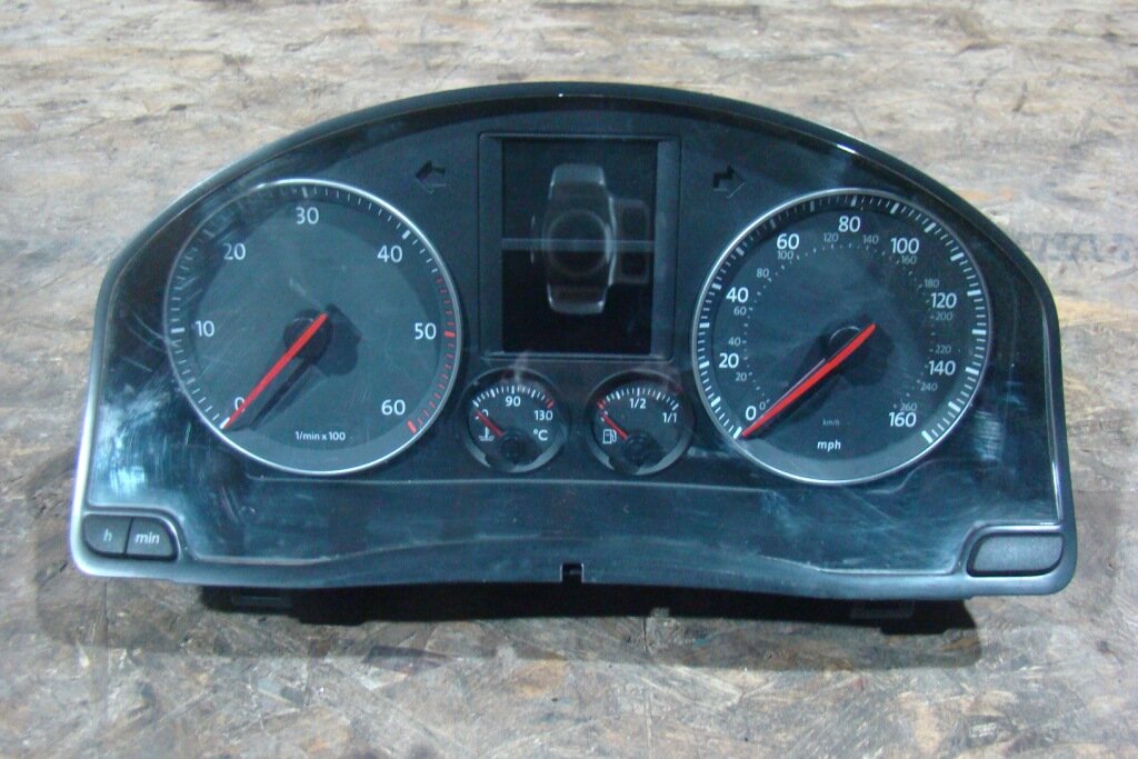 VW Golf 5 Панель приборов 1.9 TDI 1k0920952