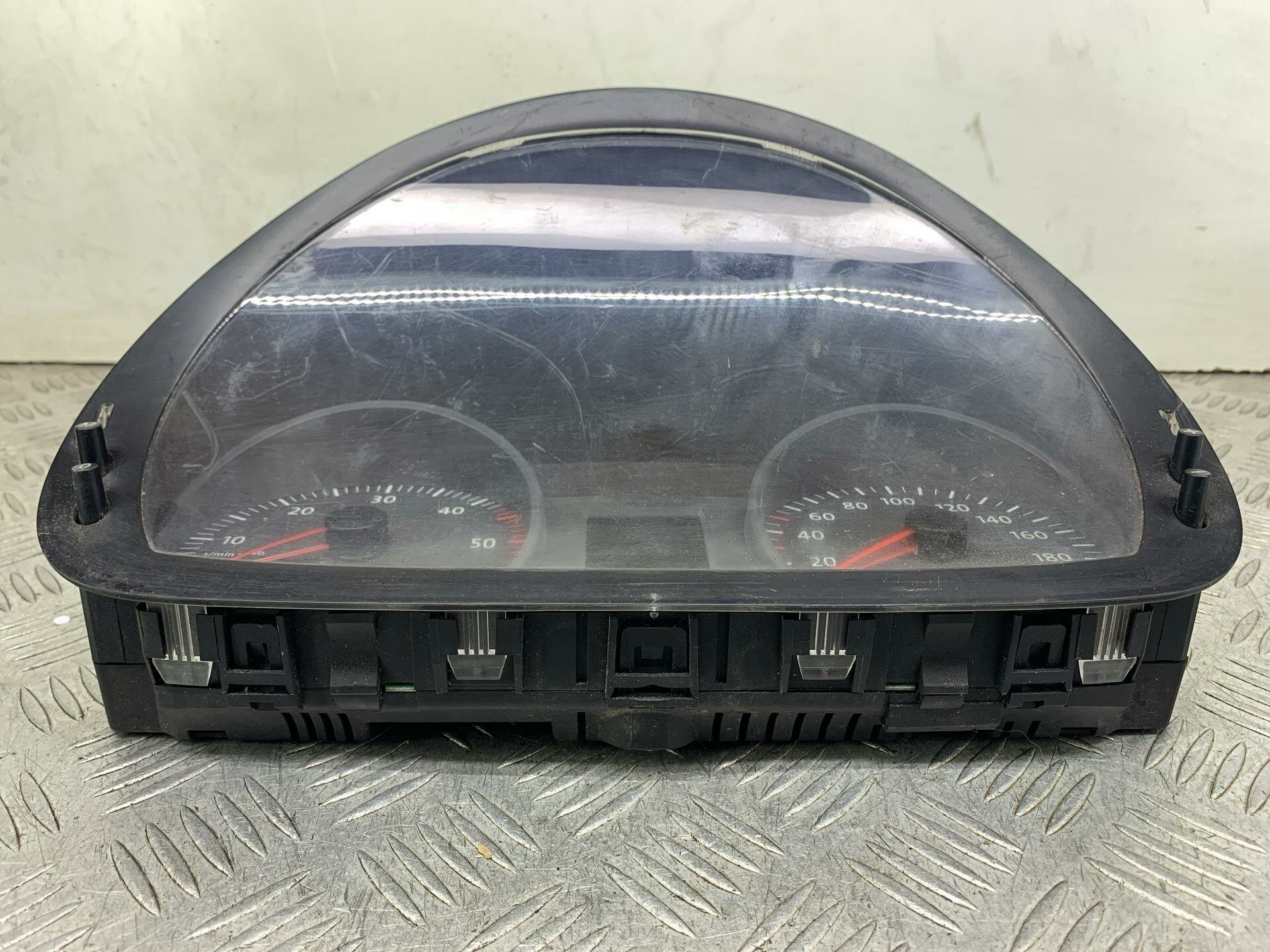 Панель приборов (щиток) Volkswagen Crafter (2006 - 2011) 2E0920841M