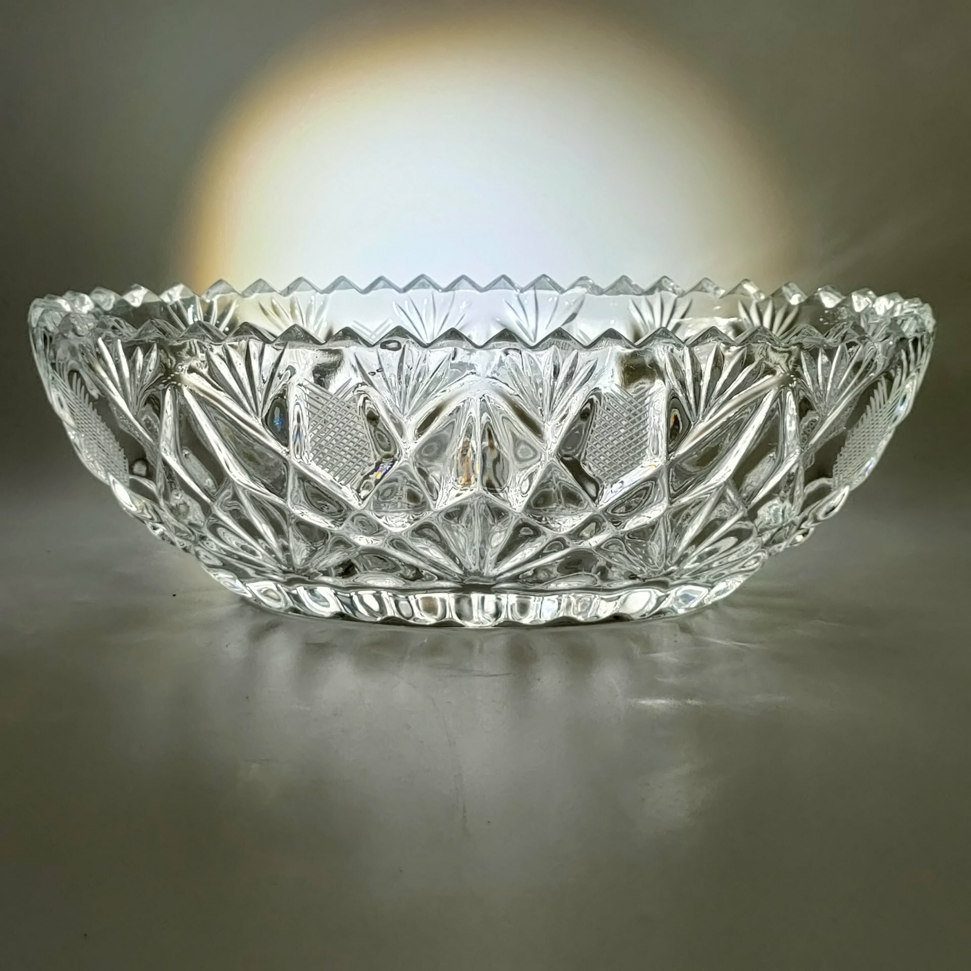 Конфетница (салатник) овальной формы с резным декором, хрусталь, алмазная грань