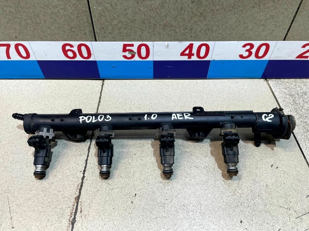 Форсунка топливная VW Polo III 030906031E