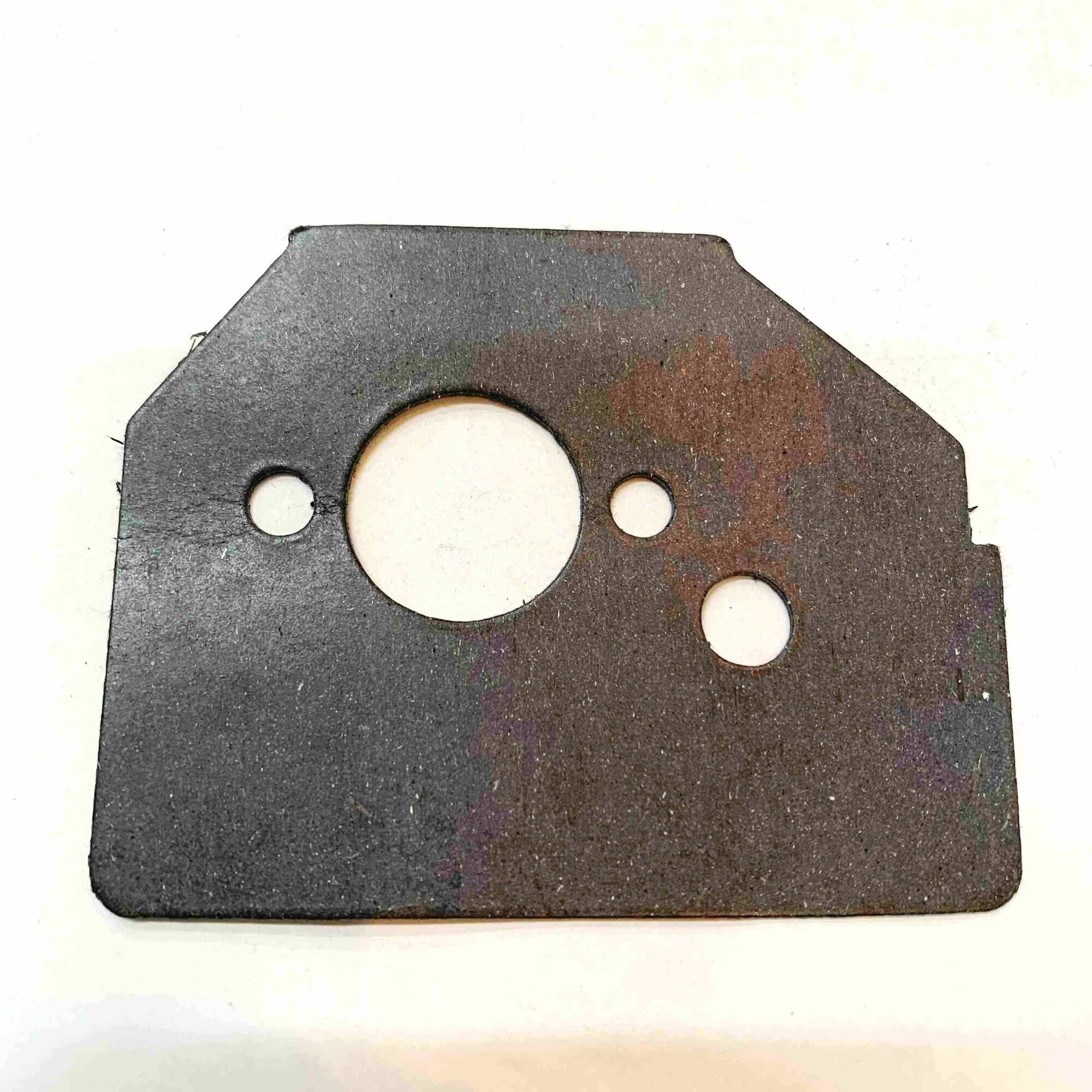 Прокладка теплоизолятора боковая бензопилы FZ45-18K/52-20K (Forza, Patriot, Forvard, BGT)