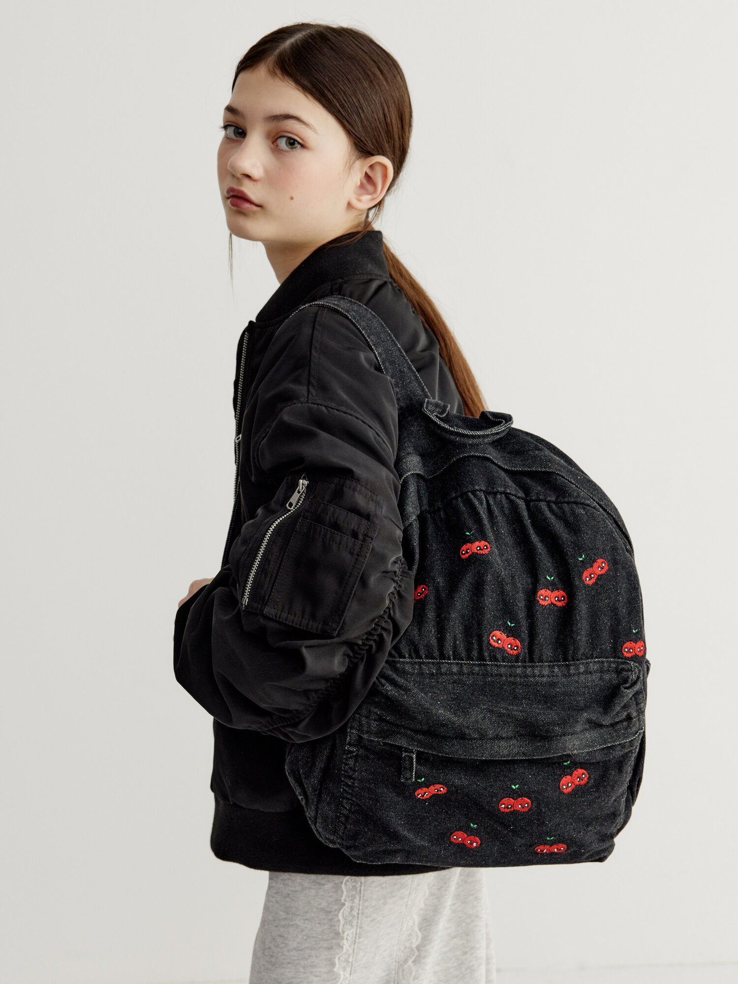 Рюкзак джинсовый черный школьный с вышивкой