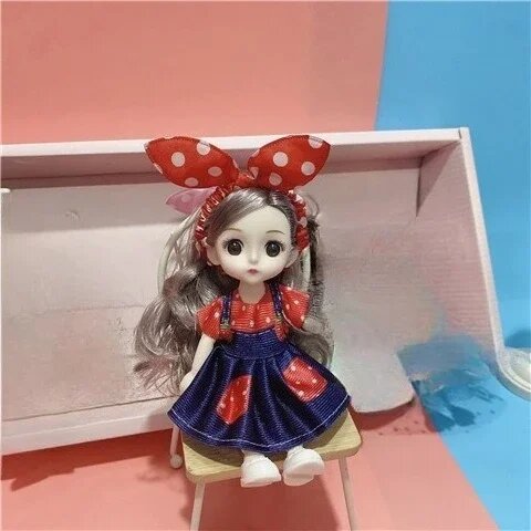 Кукла 16 см в сине-красном платье с бантиком