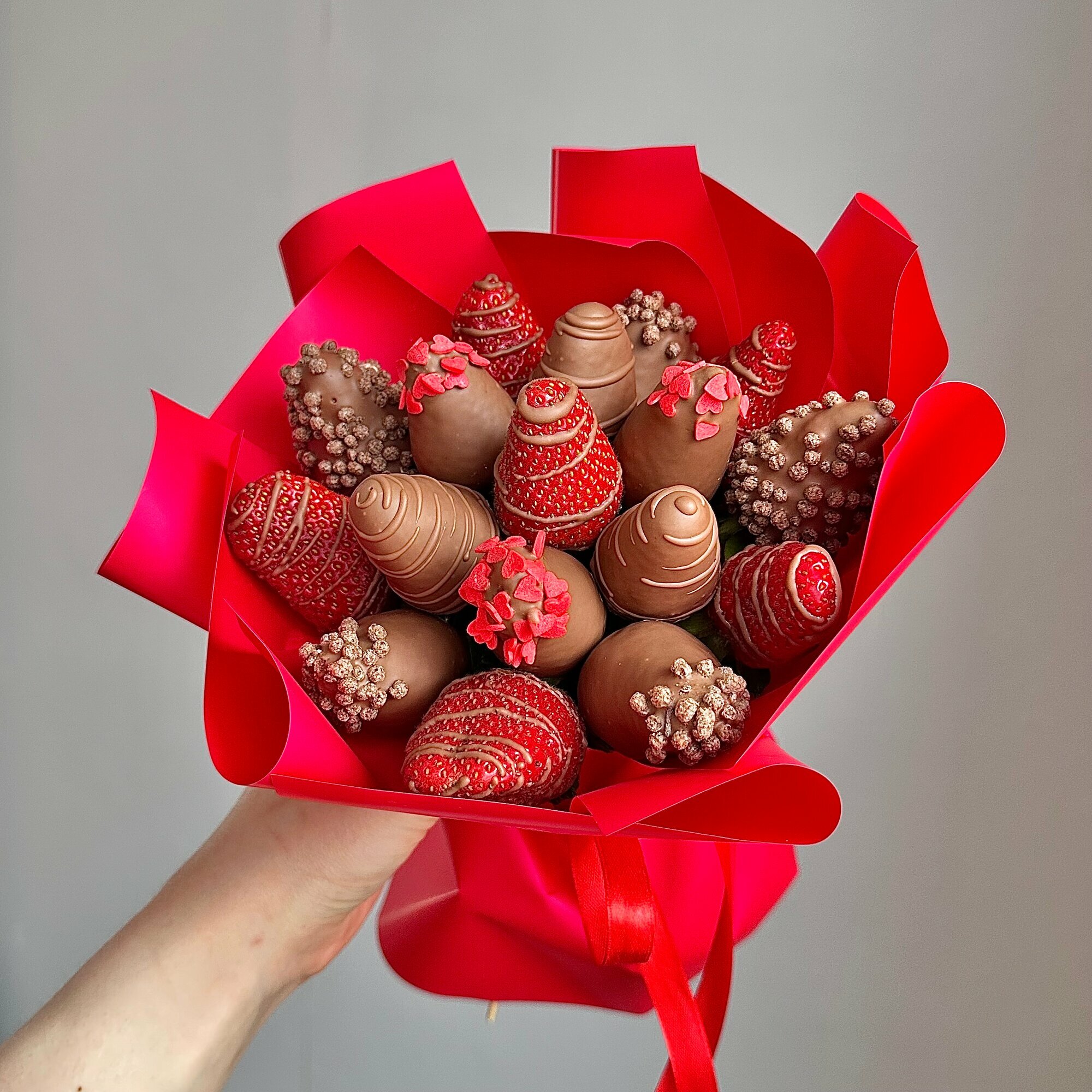 Букет из клубники в молочном шоколаде для любимой