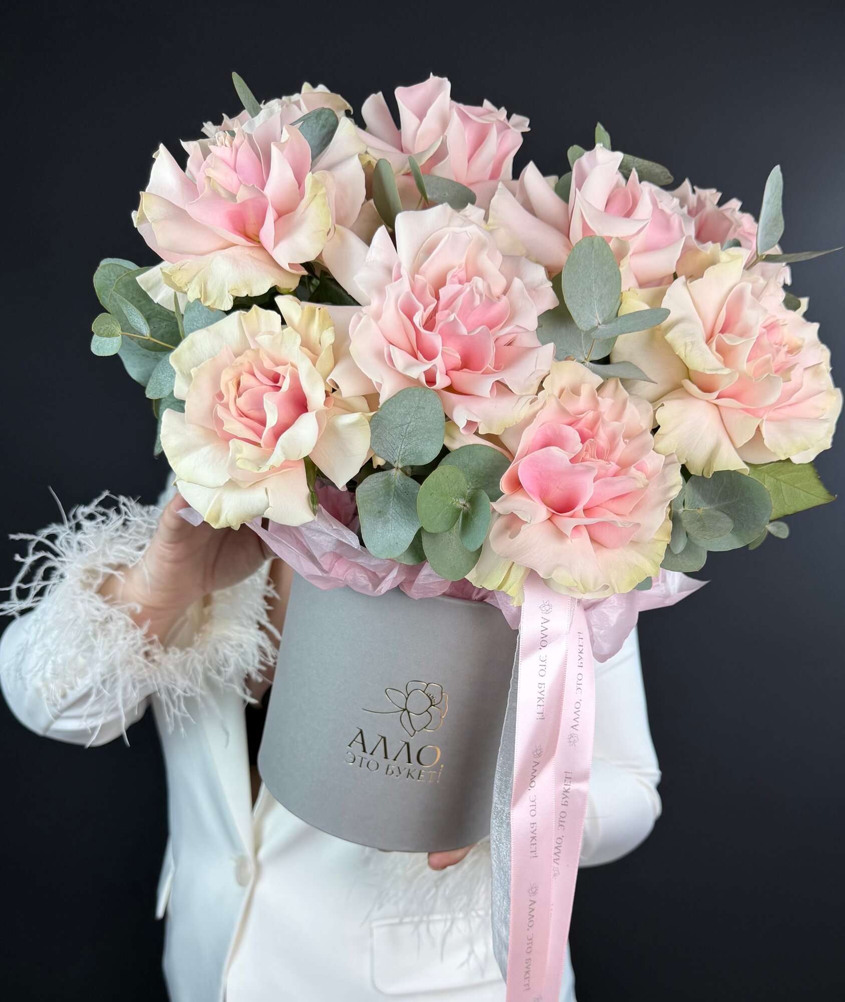 "Розовое совершенство" Композиция из французской розы Эквадор «Пинк Мондиаль", с эвкалиптом