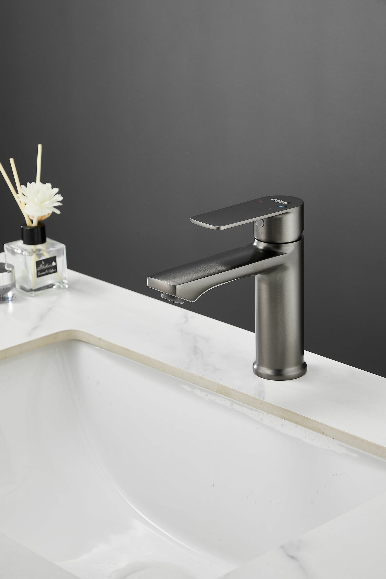 Смеситель монолитный для раковины латунный, кран для умывальника серый HAIBA HB10719-3