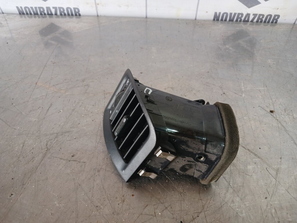 Дефлектор воздушный Skoda Fabia 2007-2015