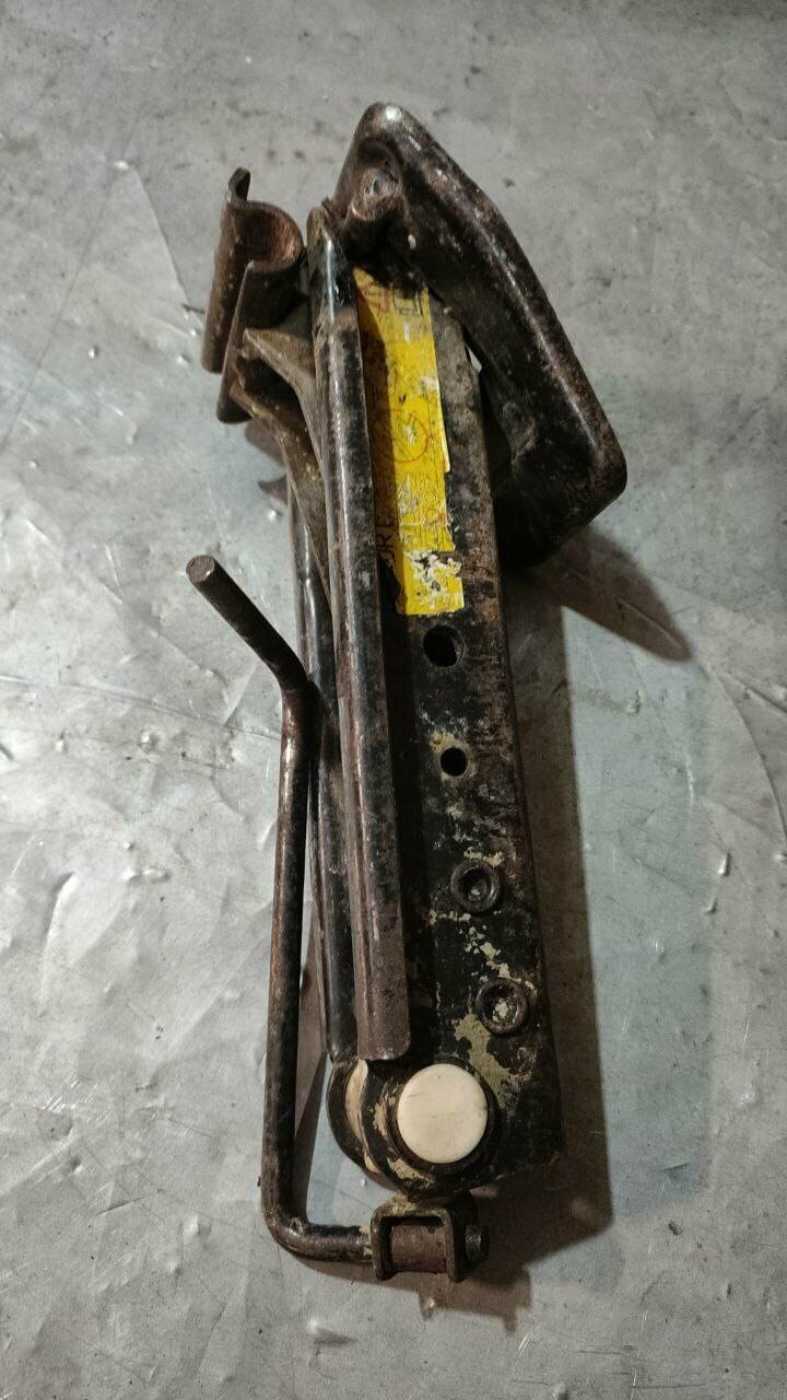 Домкрат Ford Escort 4 (1986 - 1990) 93AB17080BC