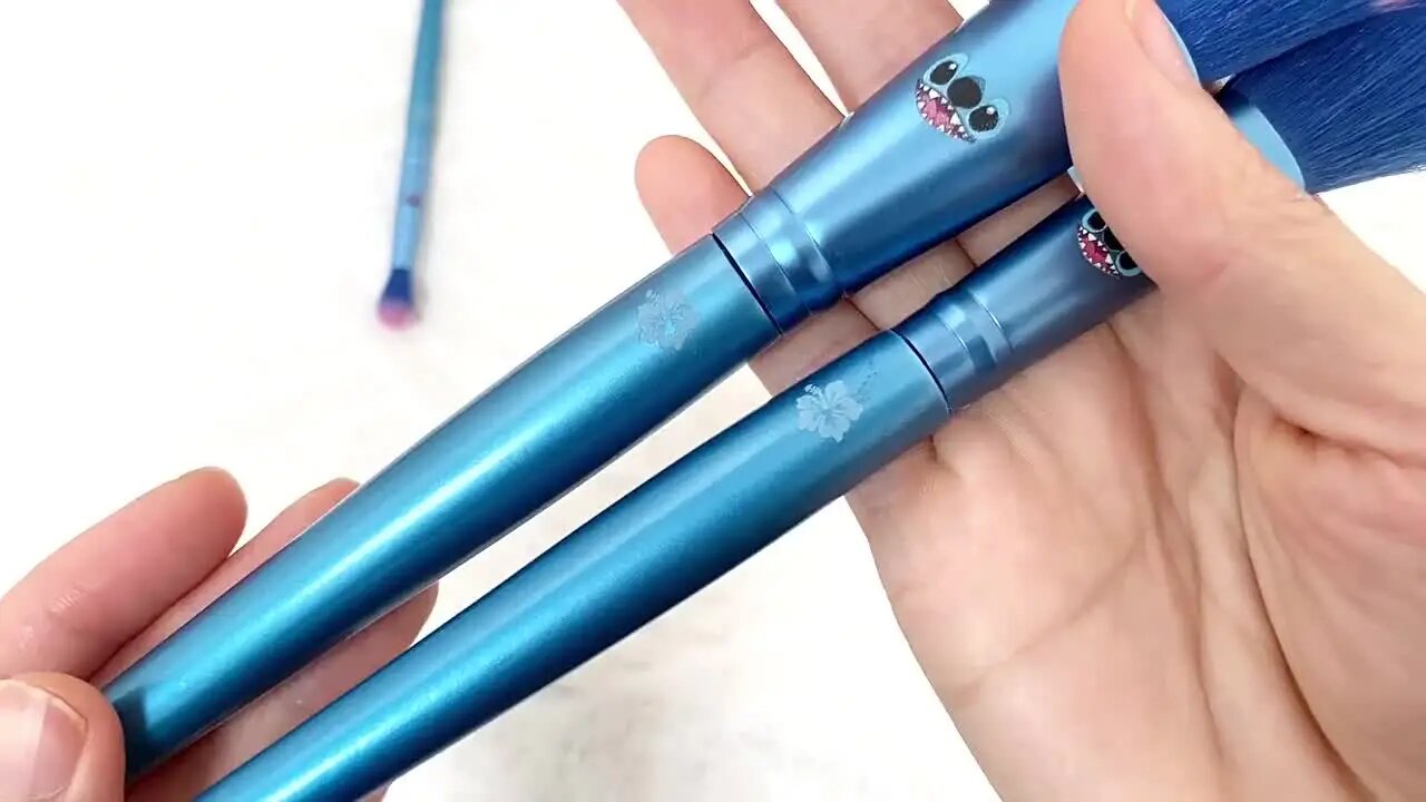 Кисти для макияжа Disney Lilo Stitch, мультяшные аниме-фигурки, румяна, тени для век, рассыпчатая пудра, помада, инструменты для макияжа, костюм для женщин и девочек, подарок