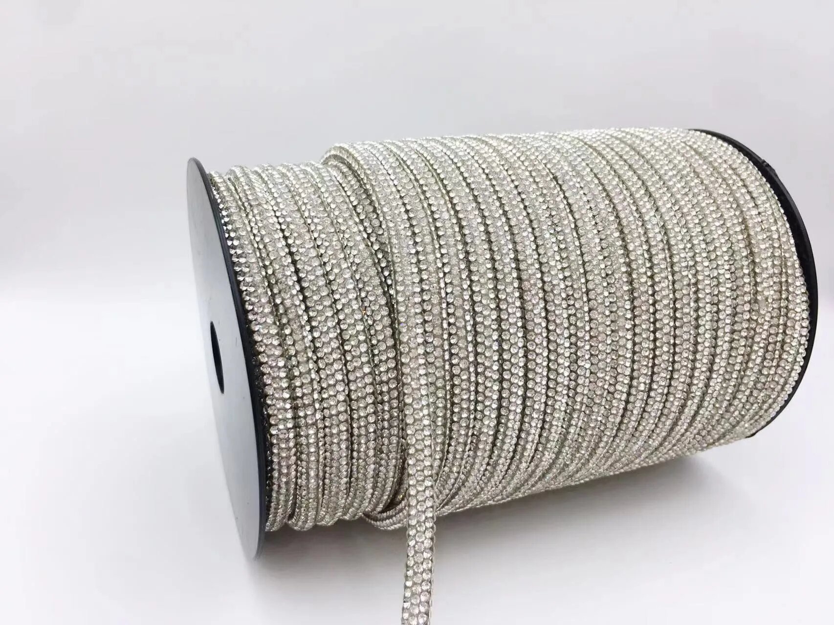 Хлопковая веревка со стразами 4 мм 5 ярдов White