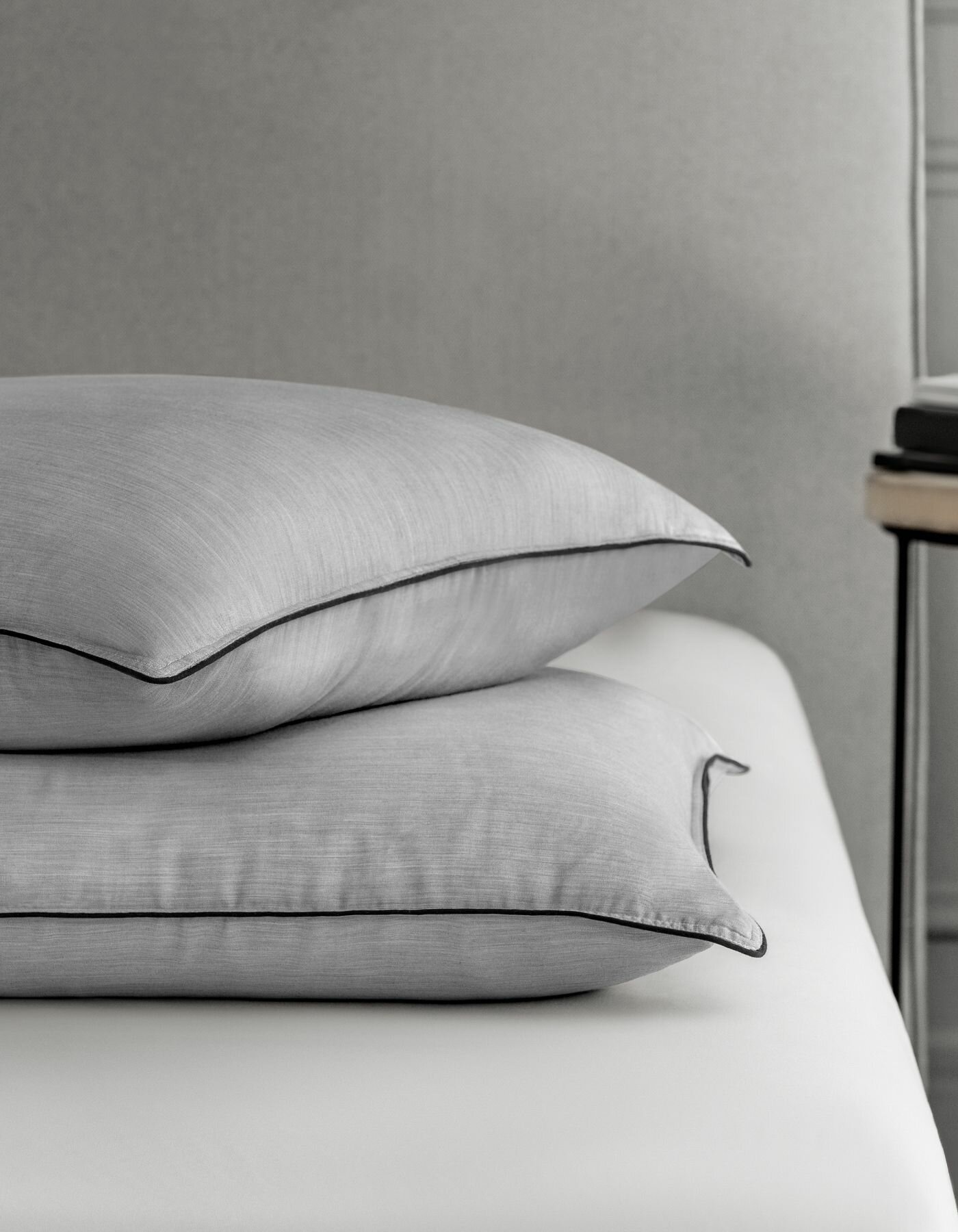 Togas Подушка для сна 50х70 "Антрацит" вискоза с анатомической вставкой, размер М