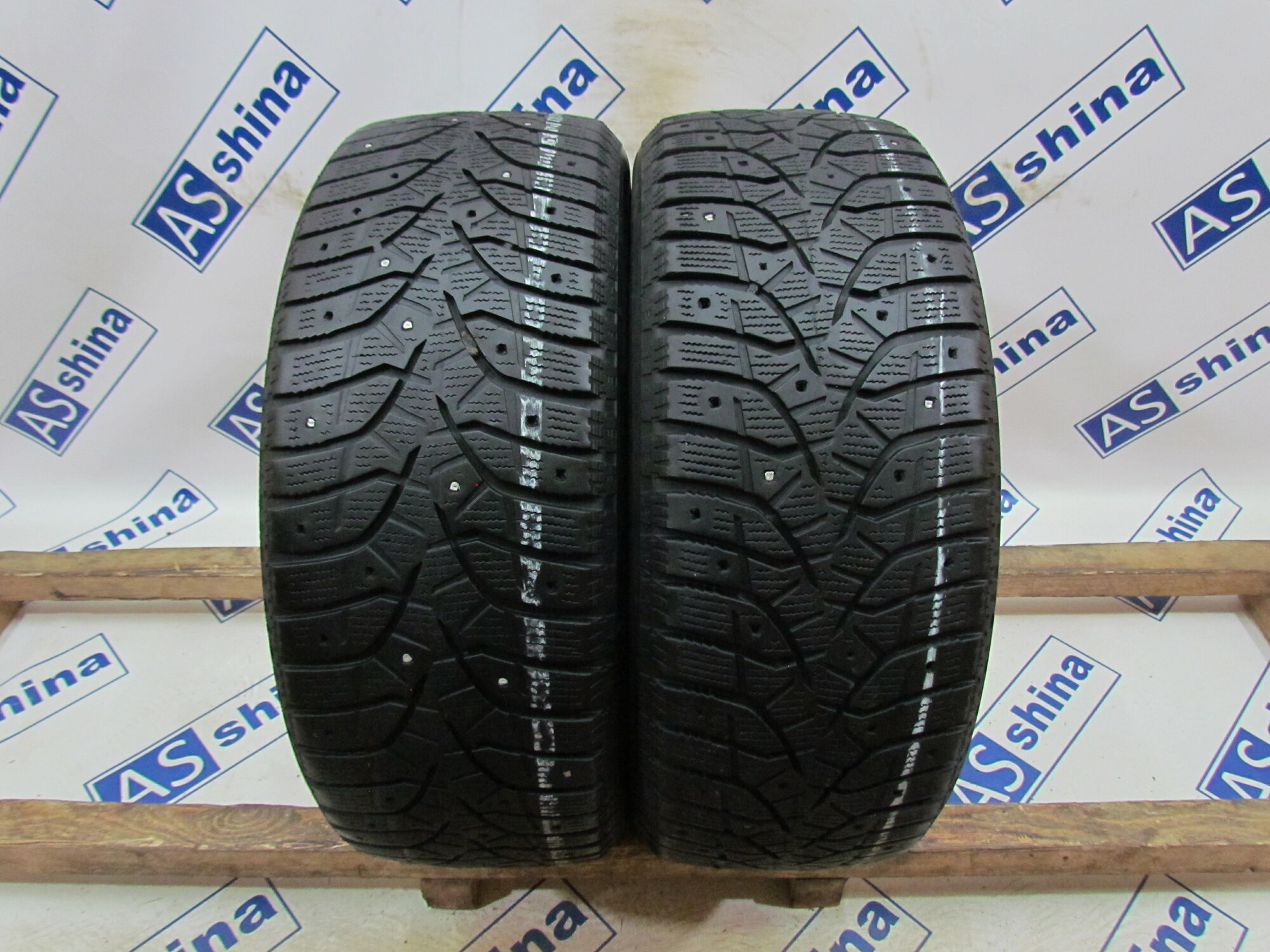 Bridgestone Blizzak Spike-02 205 55 R16 зимние шипованные БУ шины более 35% износ , артикул 0027976