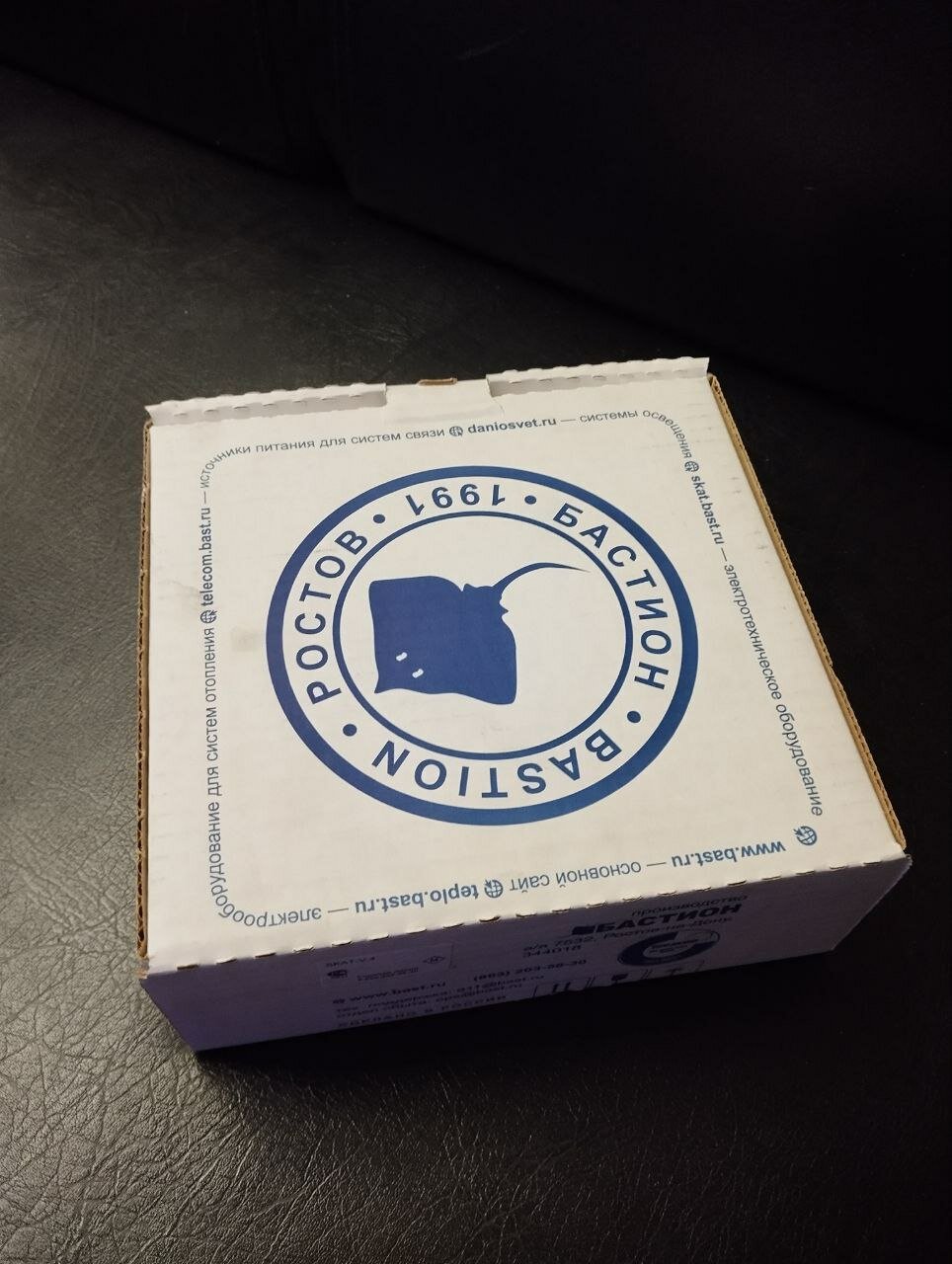 ИБП SKAT-V.4 (скат) блок питания для систем видеонаблюдения на 4 выхода 12В под аккумулятор 7Ач (металл)