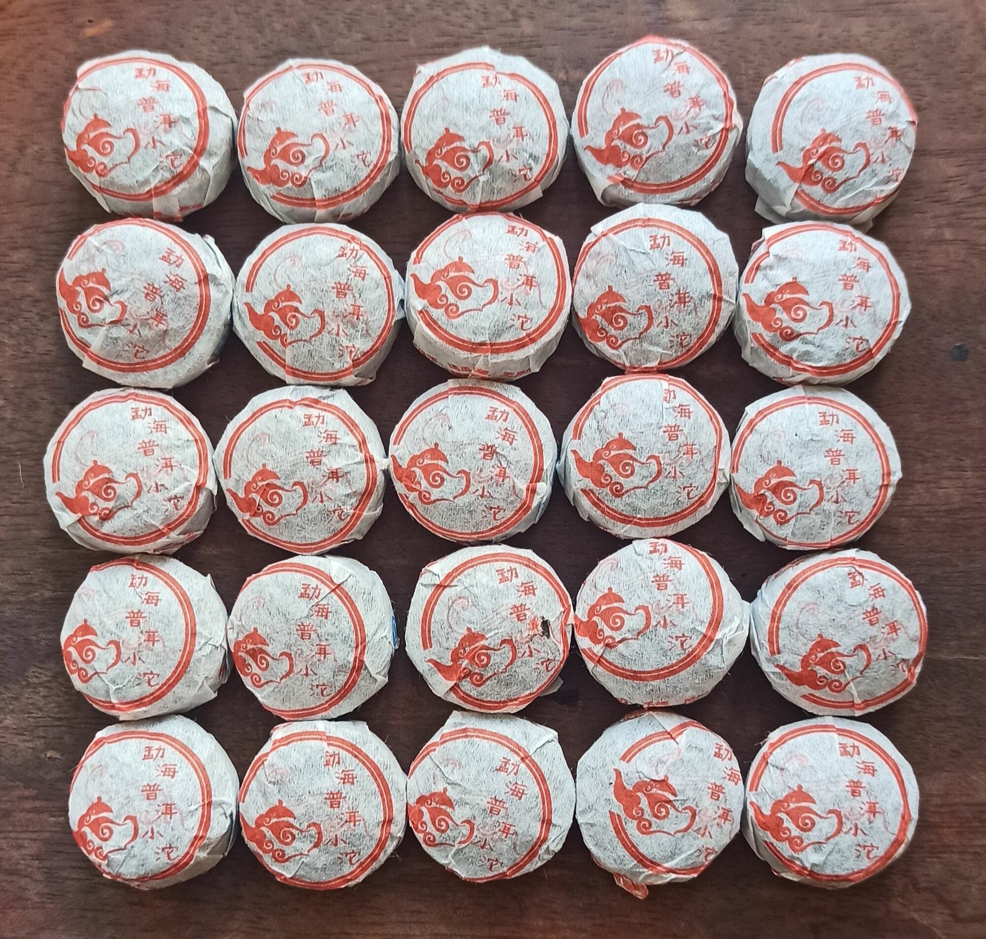 Шу Пуэр Старый Чайник из Луюань 2006 года - 20 штук по 6 грамм - 120 грамм. Натуральный выдержанный чай высокого качества.