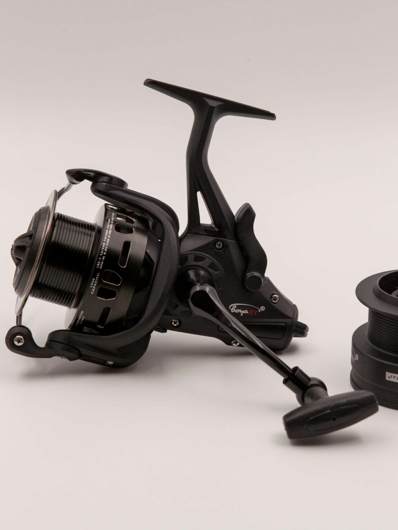 Катушка карповая BoyaBY JYC-5000, с байтраннером, передний и задний фрикцион, 5+1 закрытых подшипников, запасная шпуля, передаточное число 5.14:1