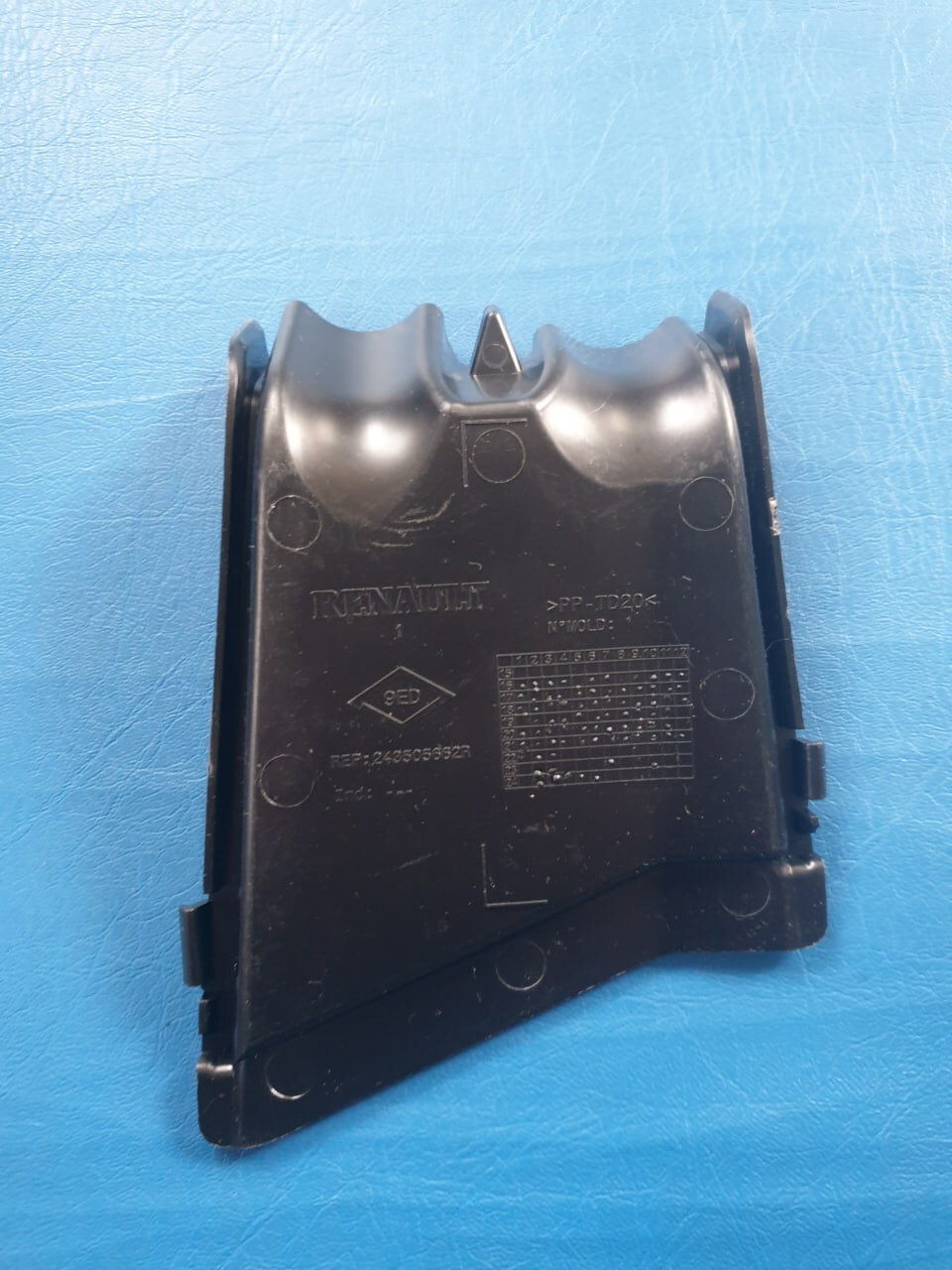 Вставка монтажного блока реле и предохранителей Lada Vesta SW/ SW Cross Lada 243505662R