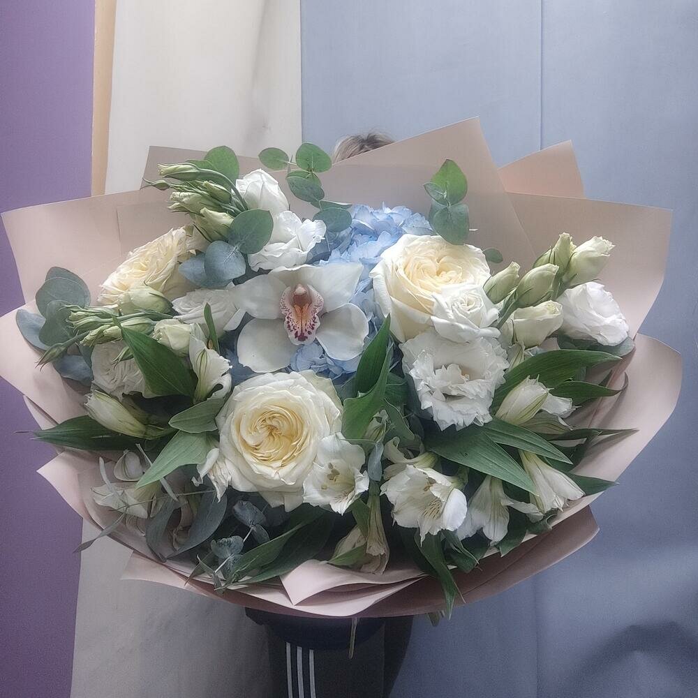 Букет из Альстромерии, роз, орхидеи, гортензии, эустомы , эвкалипта