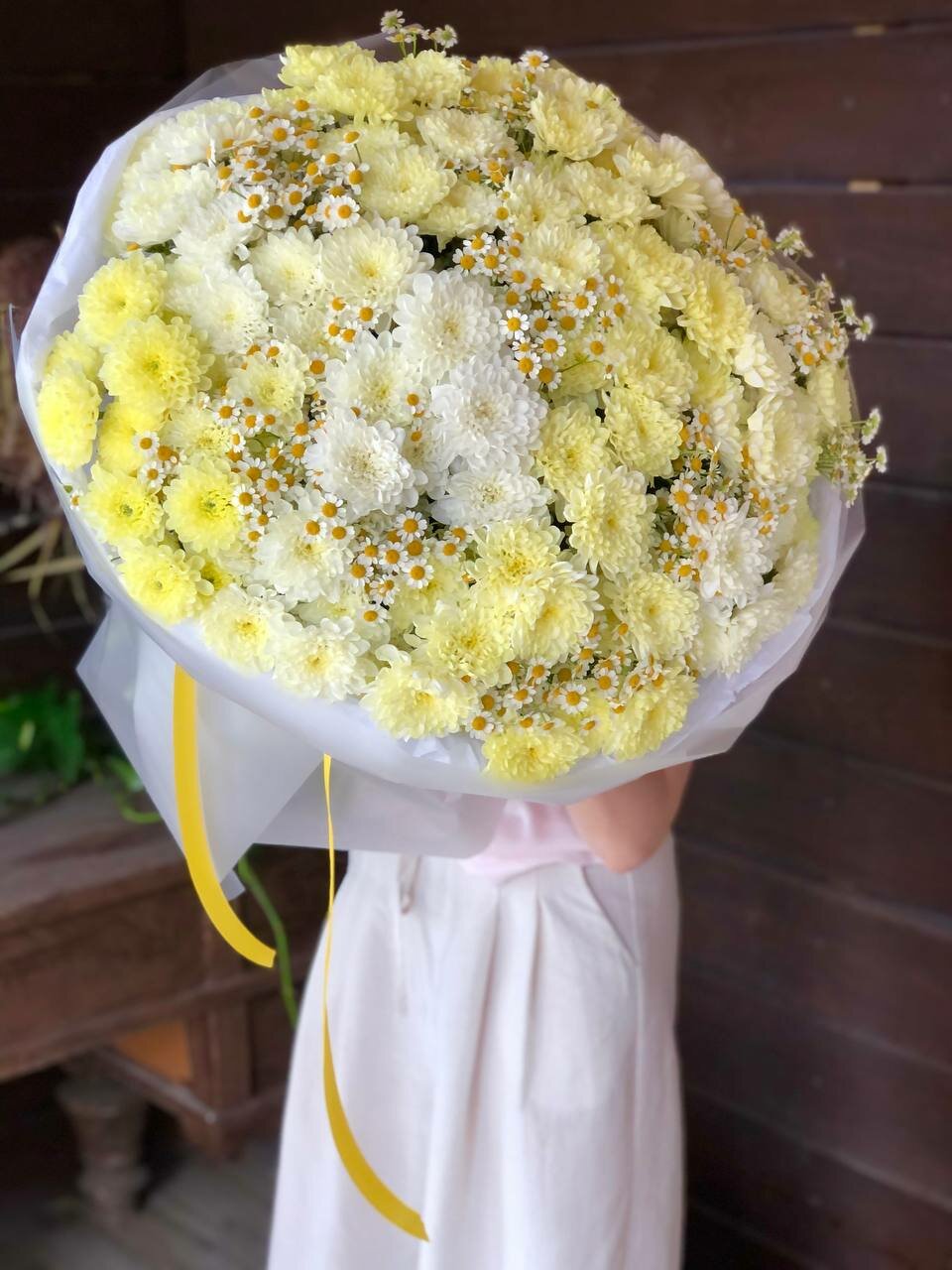 Букет "Ромашки и хризантемы", полевые цветы, матовая упаковка