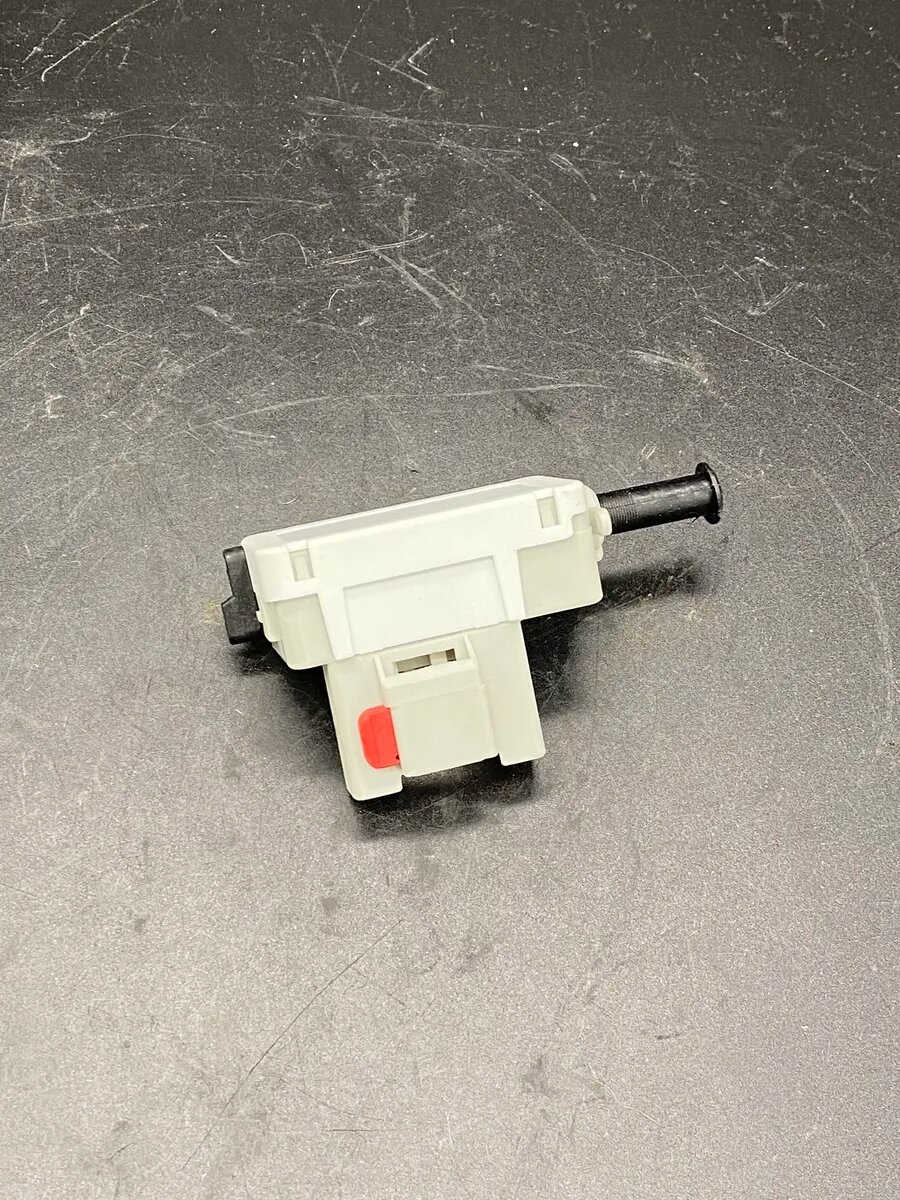 Концевик педали тормоза Новое Cargoparts