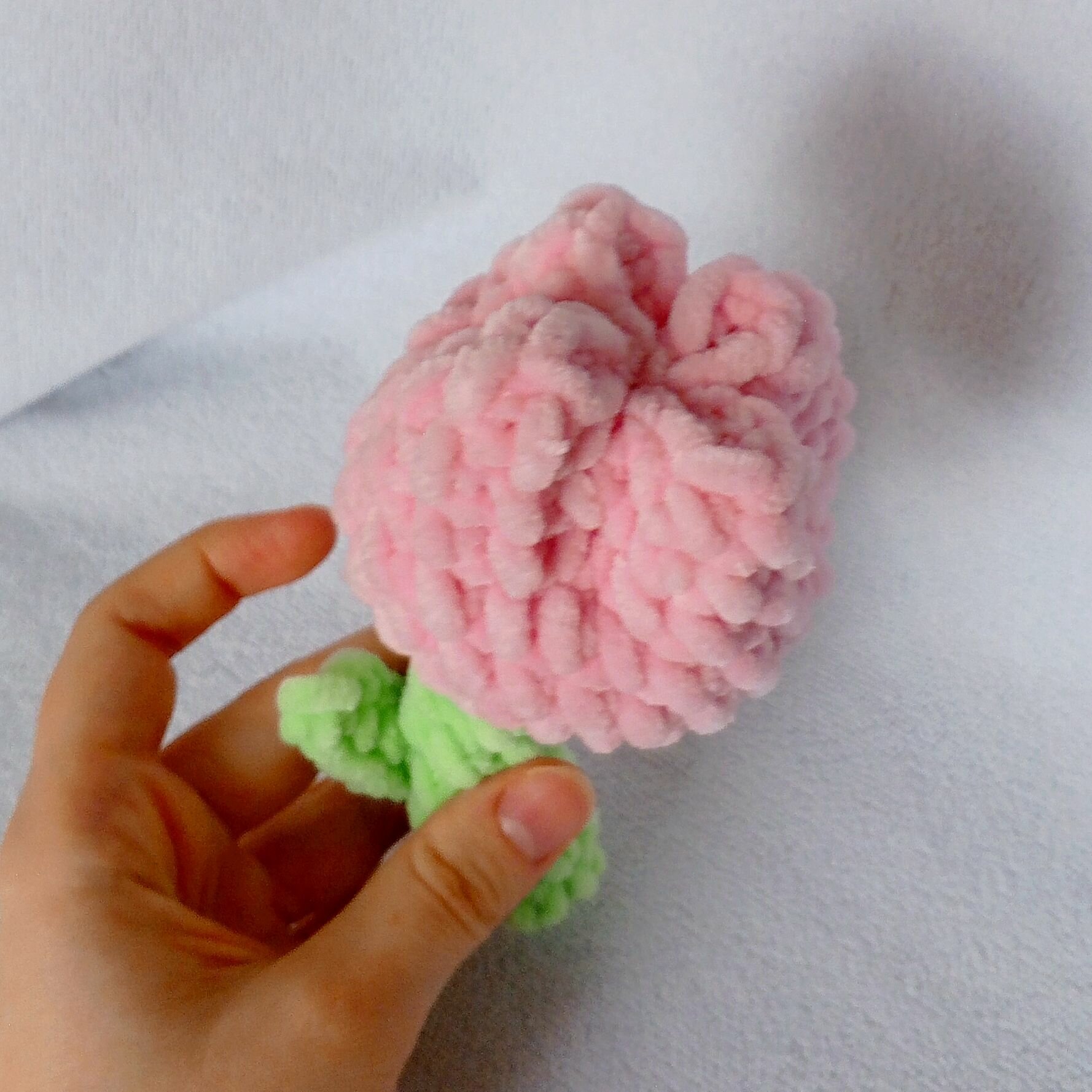 Мягкая вязаная игрушка - розовый тюльпан, подарок на 14 февраля и 8 марта