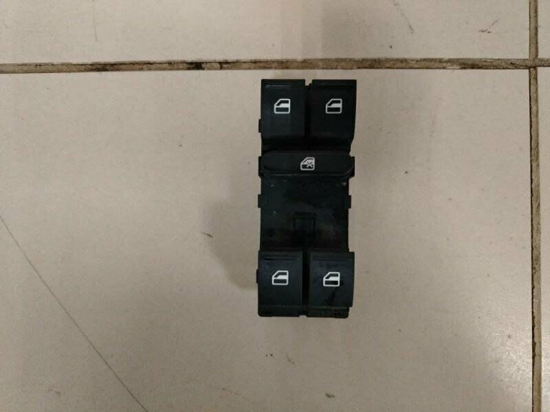 Блок управления стеклоподъемниками Volkswagen Passat B6 2005-2010