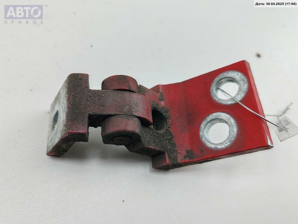 Петля двери задней правой Volkswagen Golf-3