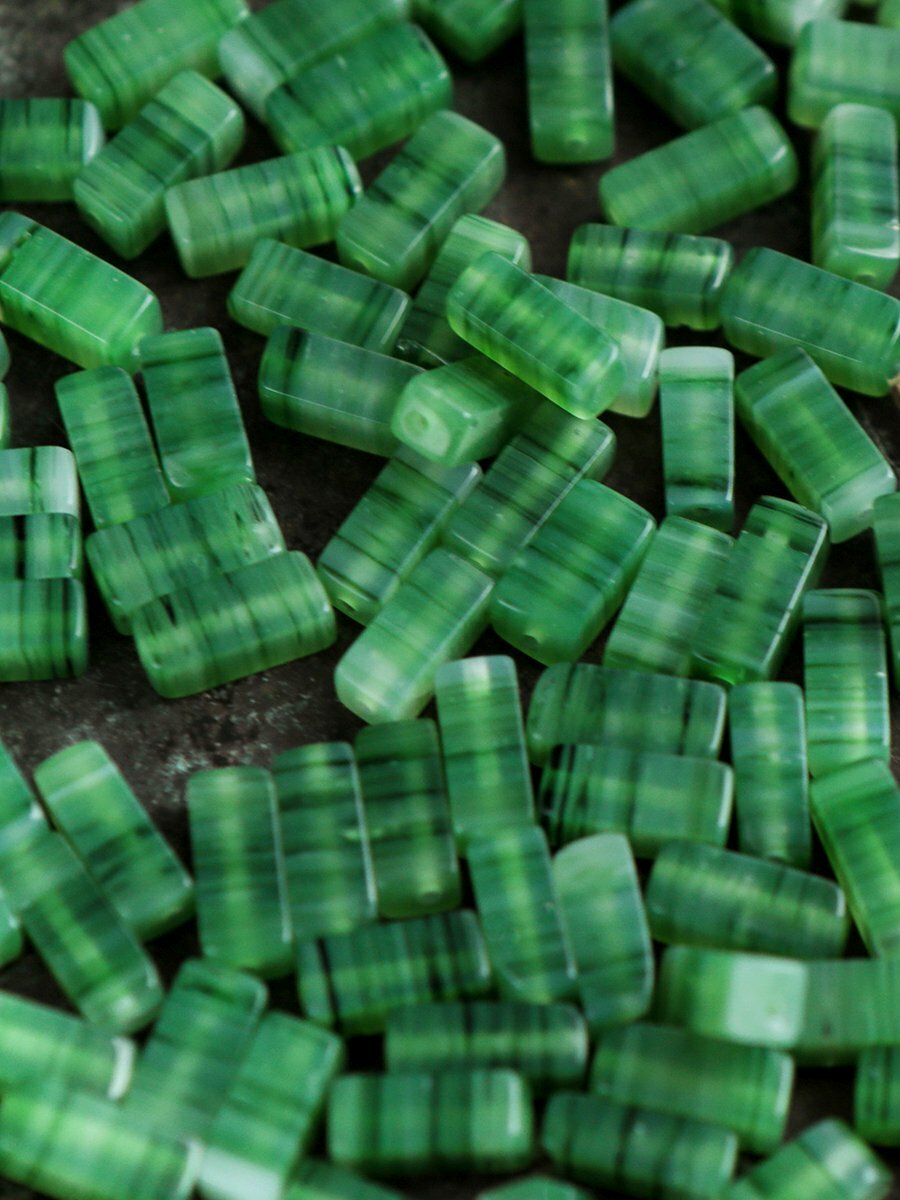 Бусины Лэмпворк стекло 20 шт, изумрудный, 10-11x4.5x4 мм