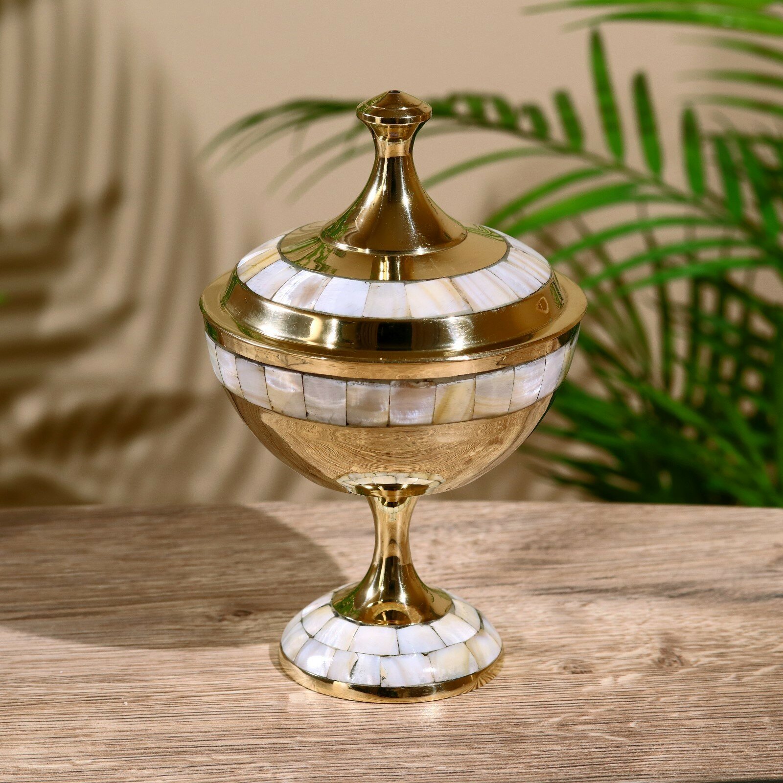 Сахарница «Мио» латунь, перламутр 16 см, объем 200 мл, Индия