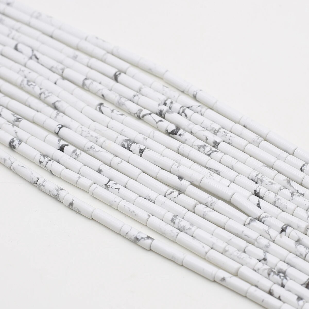 Натуральные полудрагоценные камни бусины 7x13 мм 38 см Белый, White Turquoise