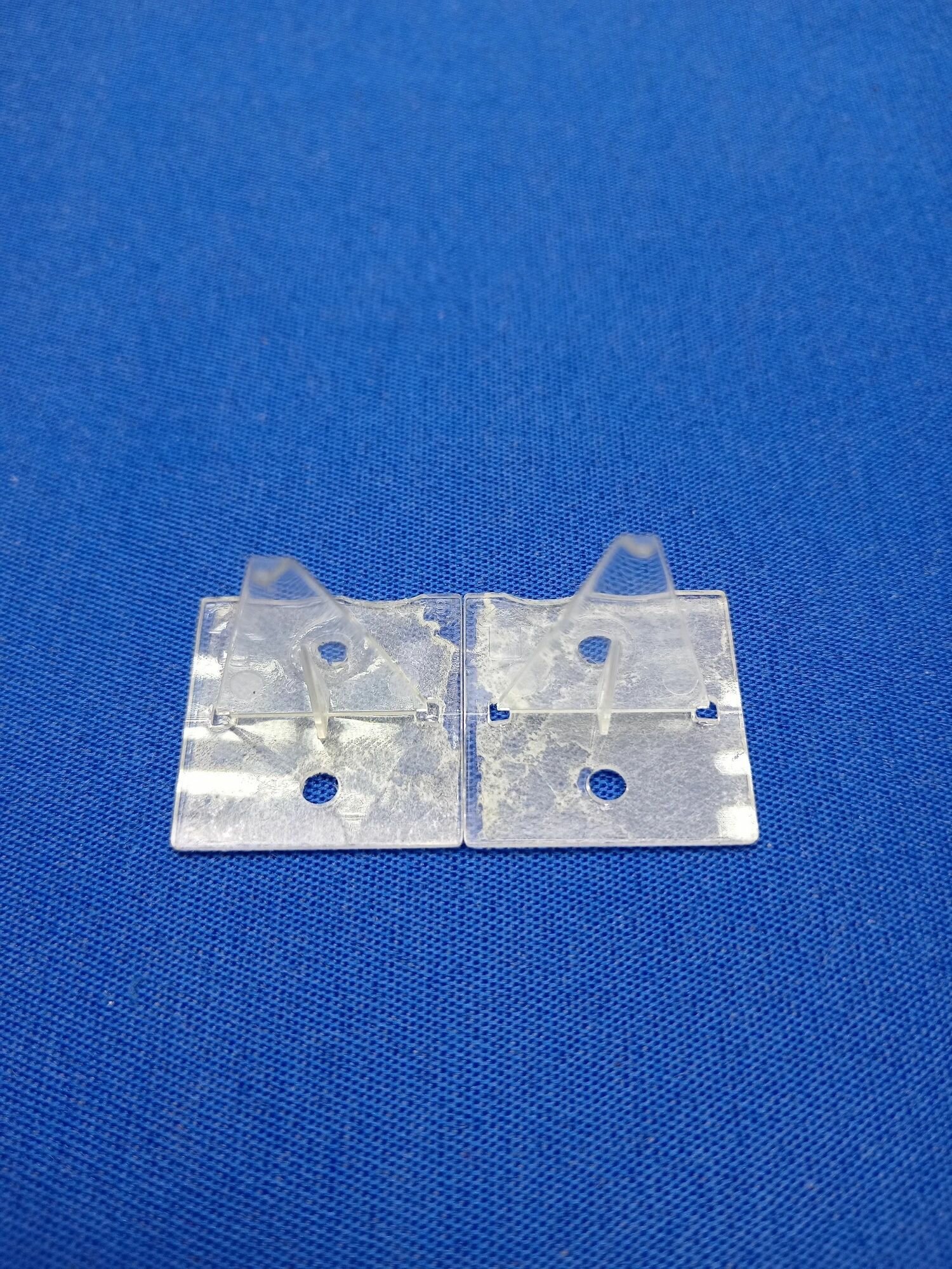 1643D8110 Комплект 2шт для F40D7300C/W Lcd Телевизор Dexp Крепеж дисплея (Держатель, подложка матрицы панели, подложка дисплея, упоры отражателя) арт. 13234