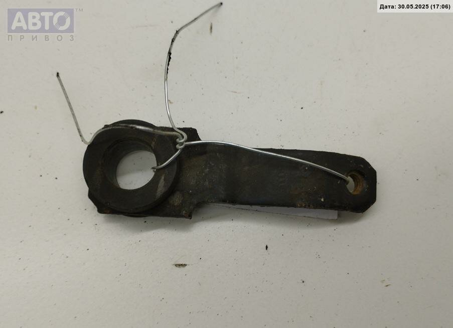 Кронштейн радиатора Audi 80 B4 (1991-1996)