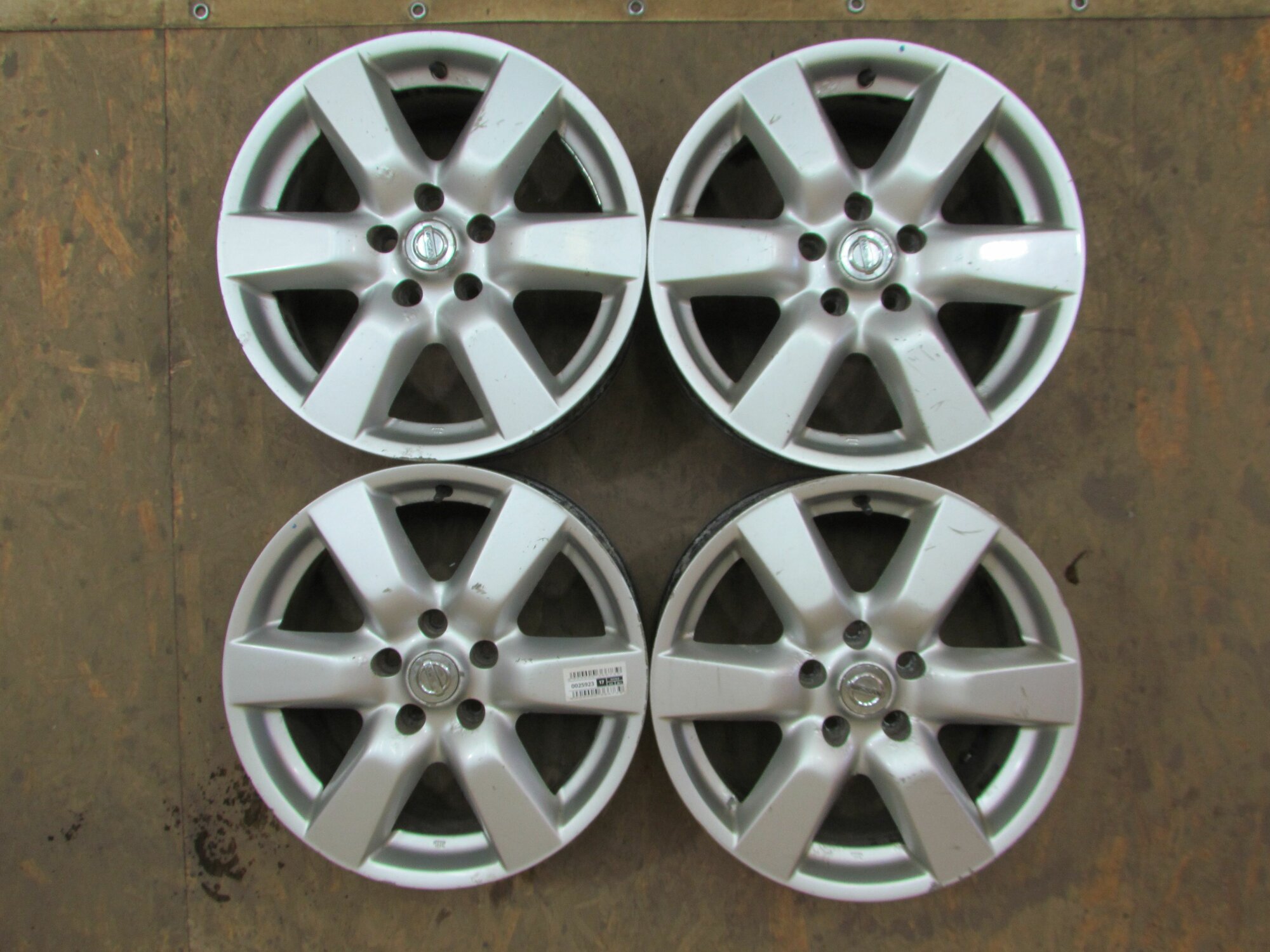 Комплект колесных дисков Nissan R17 6.5J ET45 5*114.3 DIA66.1 (оригинал) 0025923