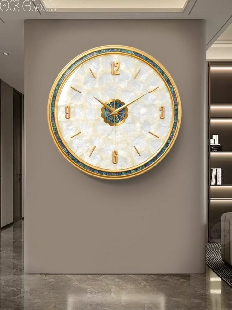 Настенные часы из ракушек