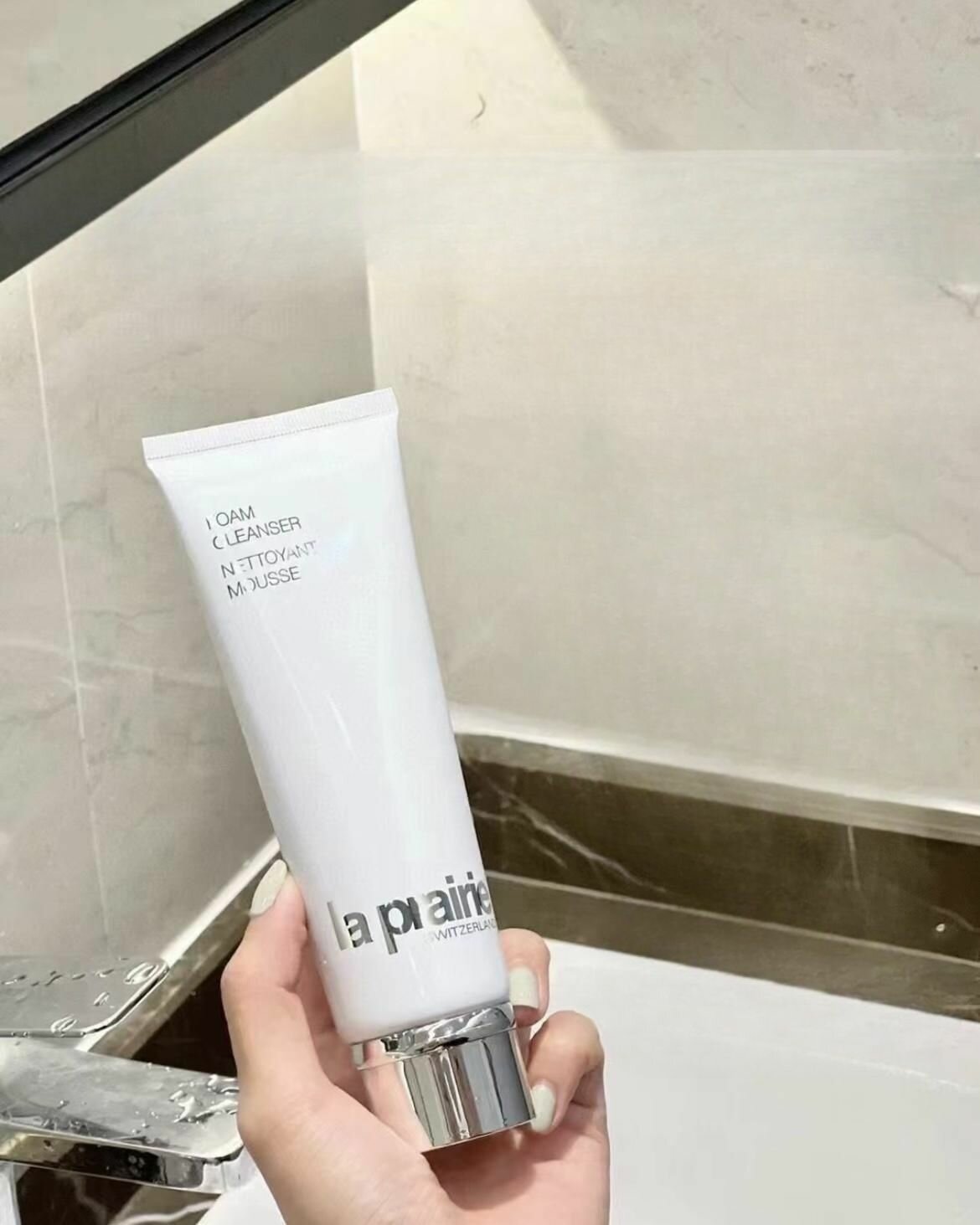 La Prairie Стойкий увлажняющий крем для рук увлажняет и разглаживает 100ml
