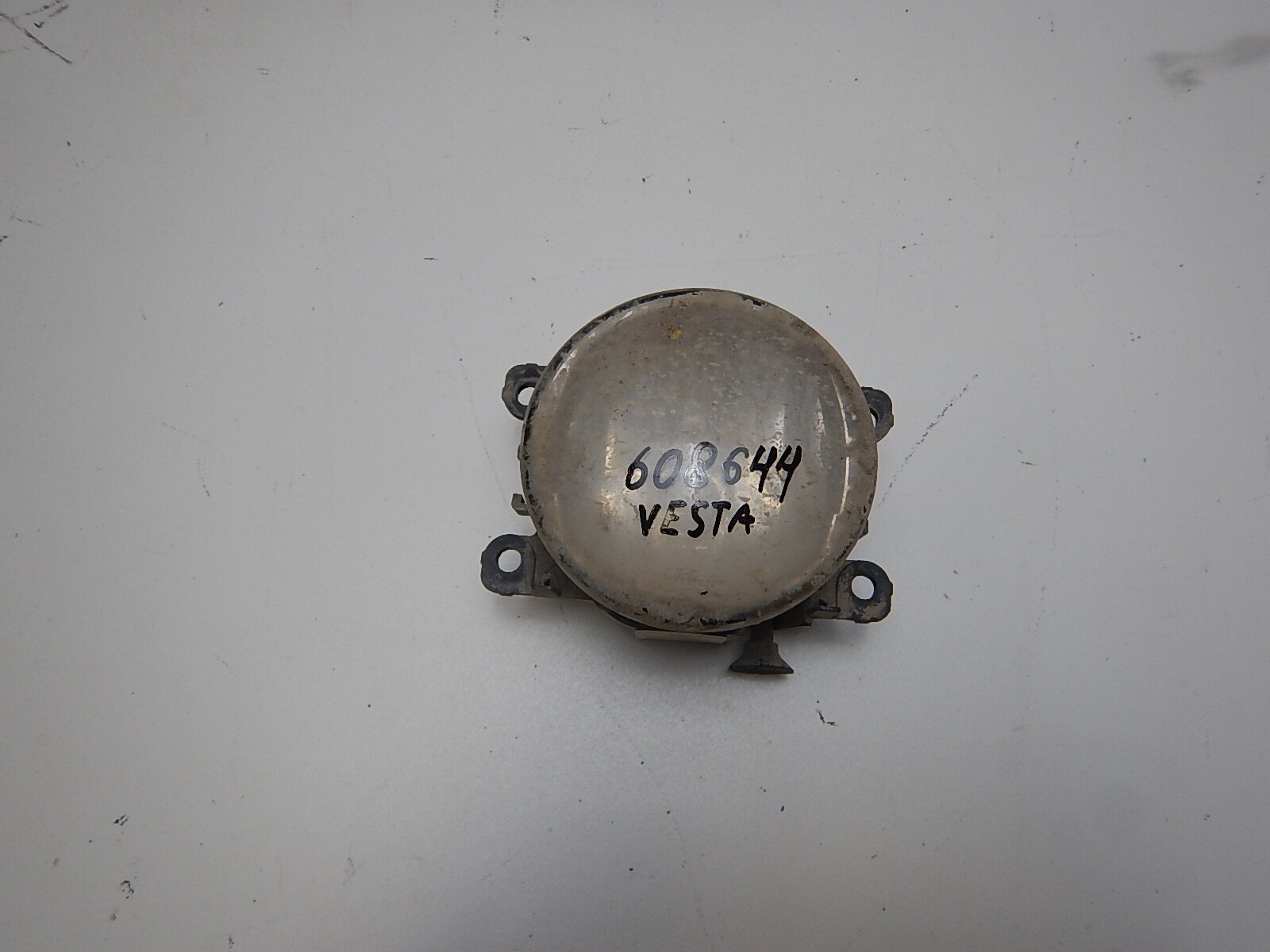 Б/У Фара противотуманная левая, ВАЗ (VAZ)-LADA VESTA (веста) LADA VESTA (Веста) Царапины 608644 LADA арт. 89208691