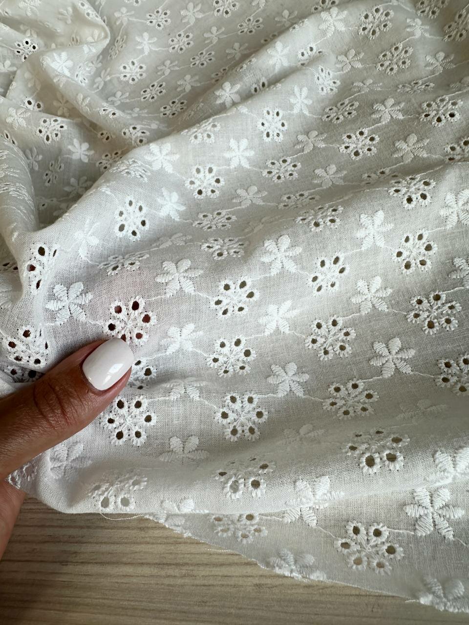 1м. Шитье прошва белая. Вышитая ткань для шитья и рукоделия. Ширина 150 см, плотность 100 г/кв. м