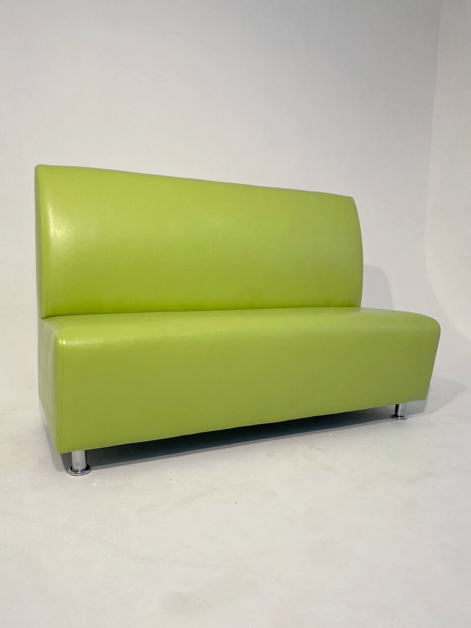 Диван офисный Вегас, механизм Нераскладной, 150х67х100 см, светло-зеленый высокий