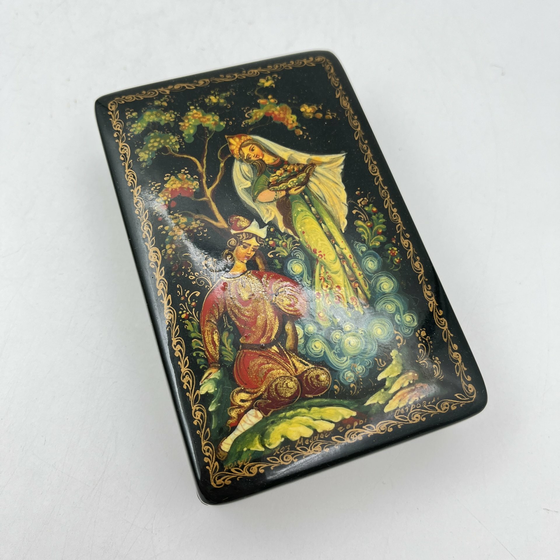 Шкатулка с лаковой миниатюрой "Хозяйка Медной горы", автор А. Петров, папье-маше